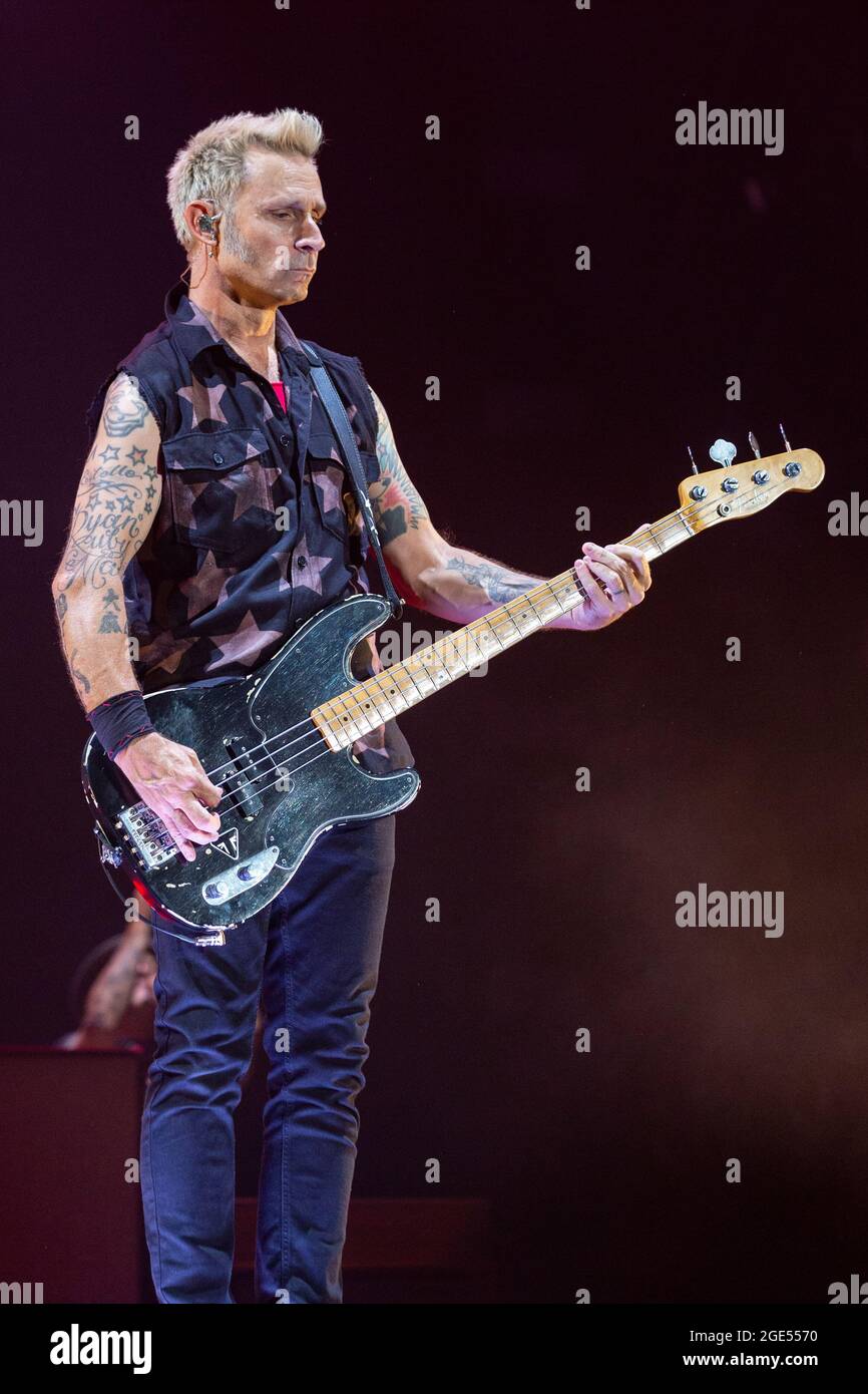 Mike Dirnt vom Green Day während der Hella Mega Tour im Wrigley Field ...