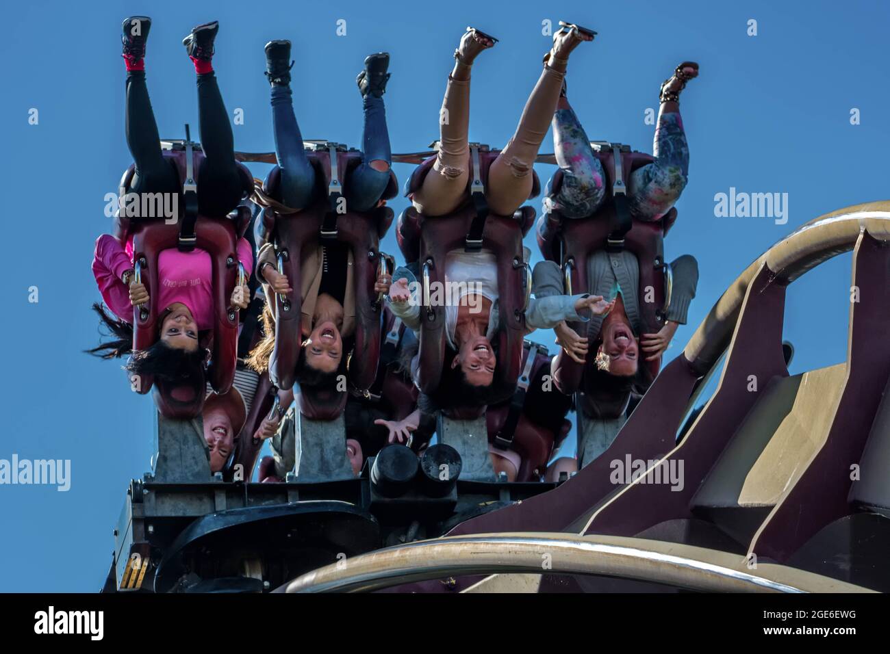 Nemesis Inferno Achterbahn im Thorpe Park Theme Park, B&M Invert ...