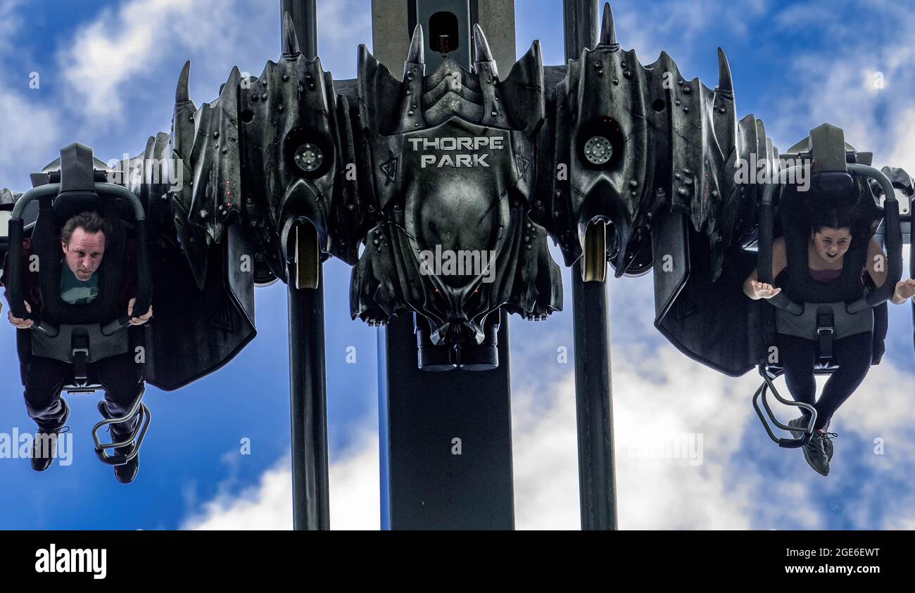 The Swarm Post Apokalyptische Achterbahn im Thorpe Park Theme Park ...
