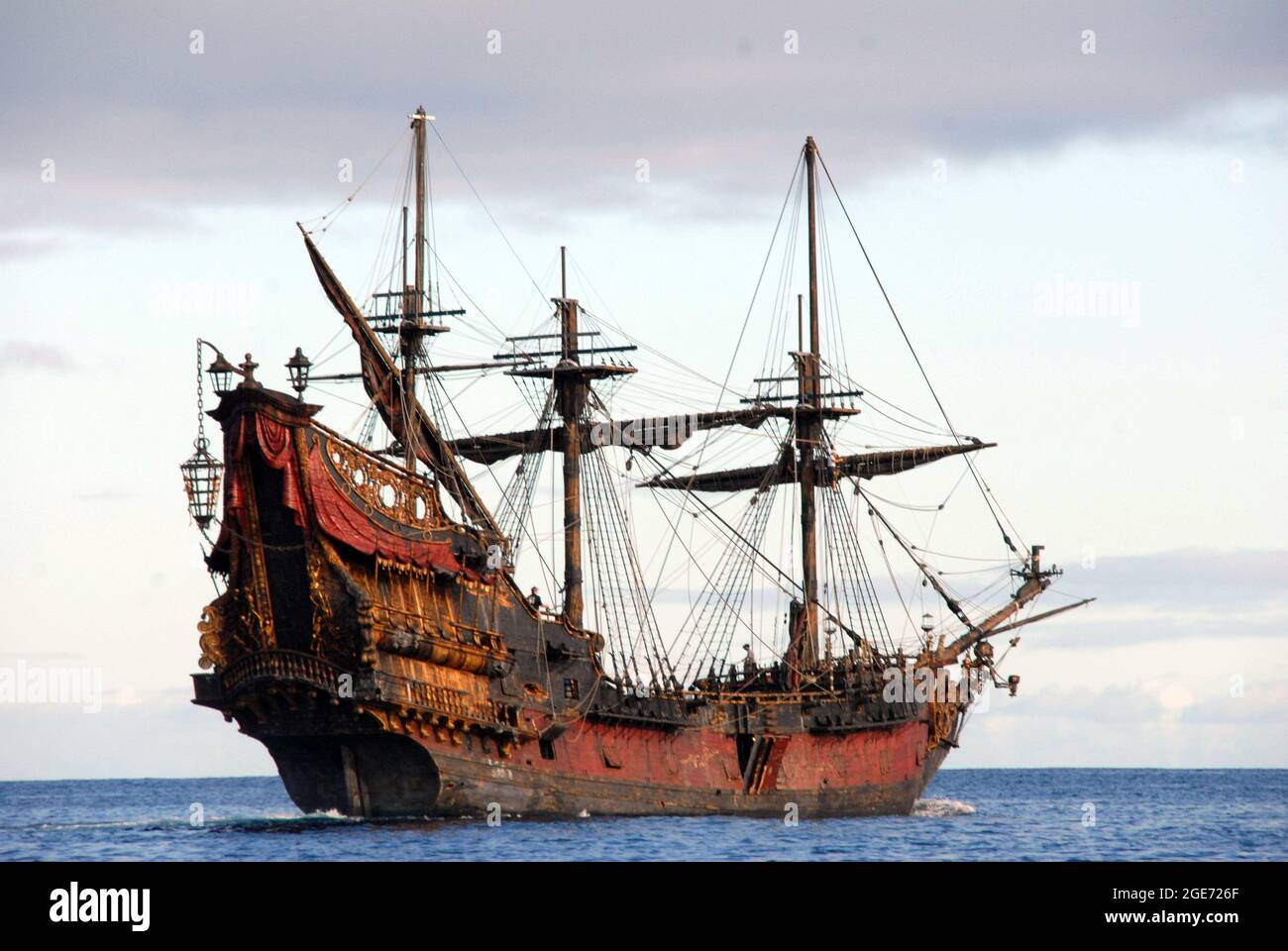 Piratenboot segelschiff piraten der karibik -Fotos und -Bildmaterial in ...