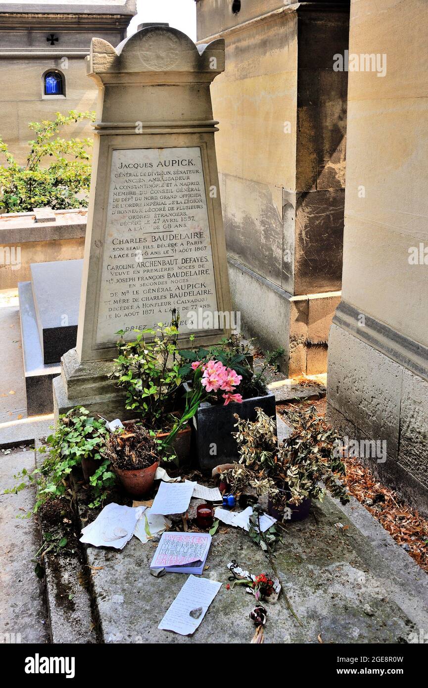 Grab von charles baudelaire -Fotos und -Bildmaterial in hoher Auflösung ...