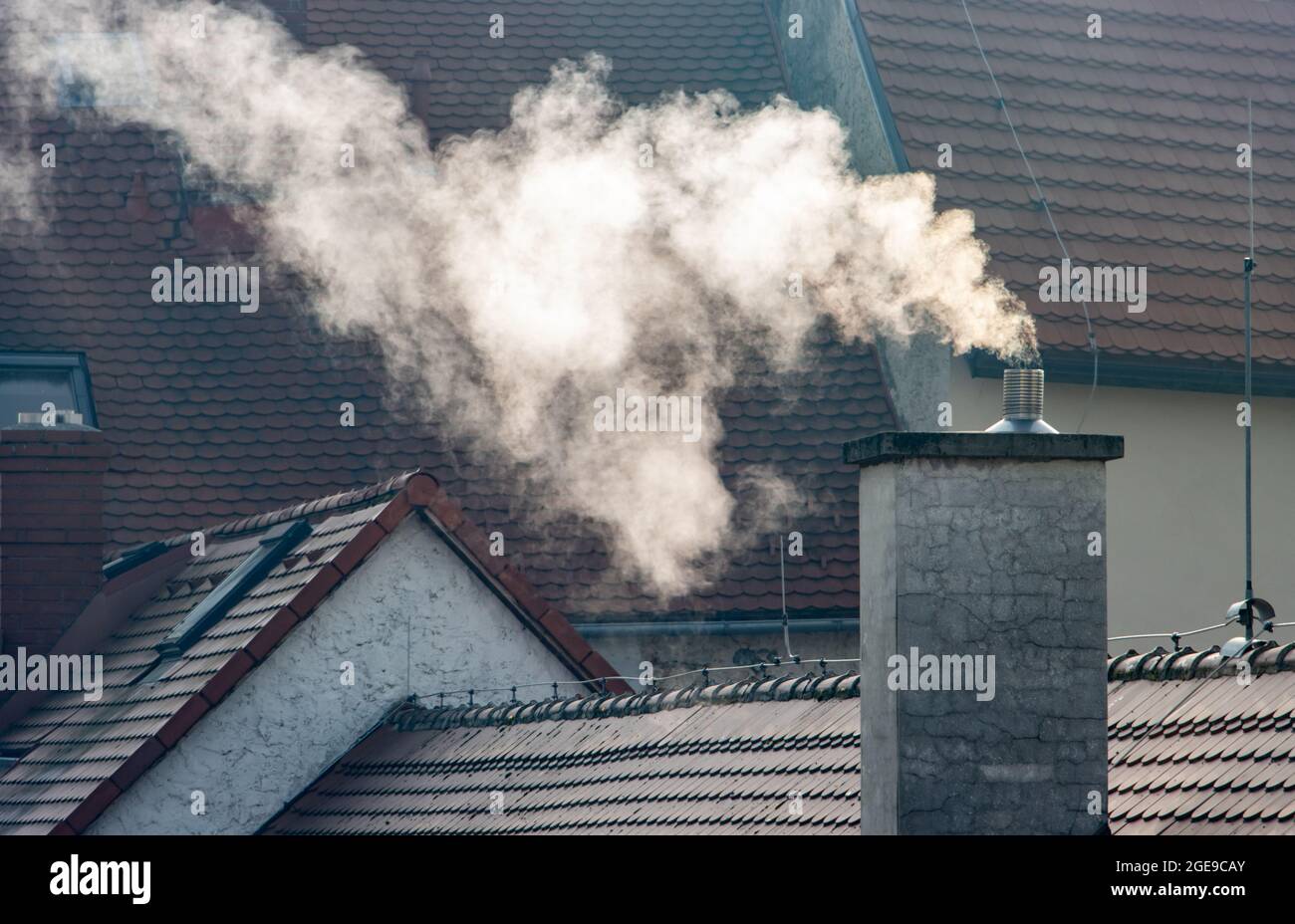Rauch im gegenlicht -Fotos und -Bildmaterial in hoher Auflösung – Alamy