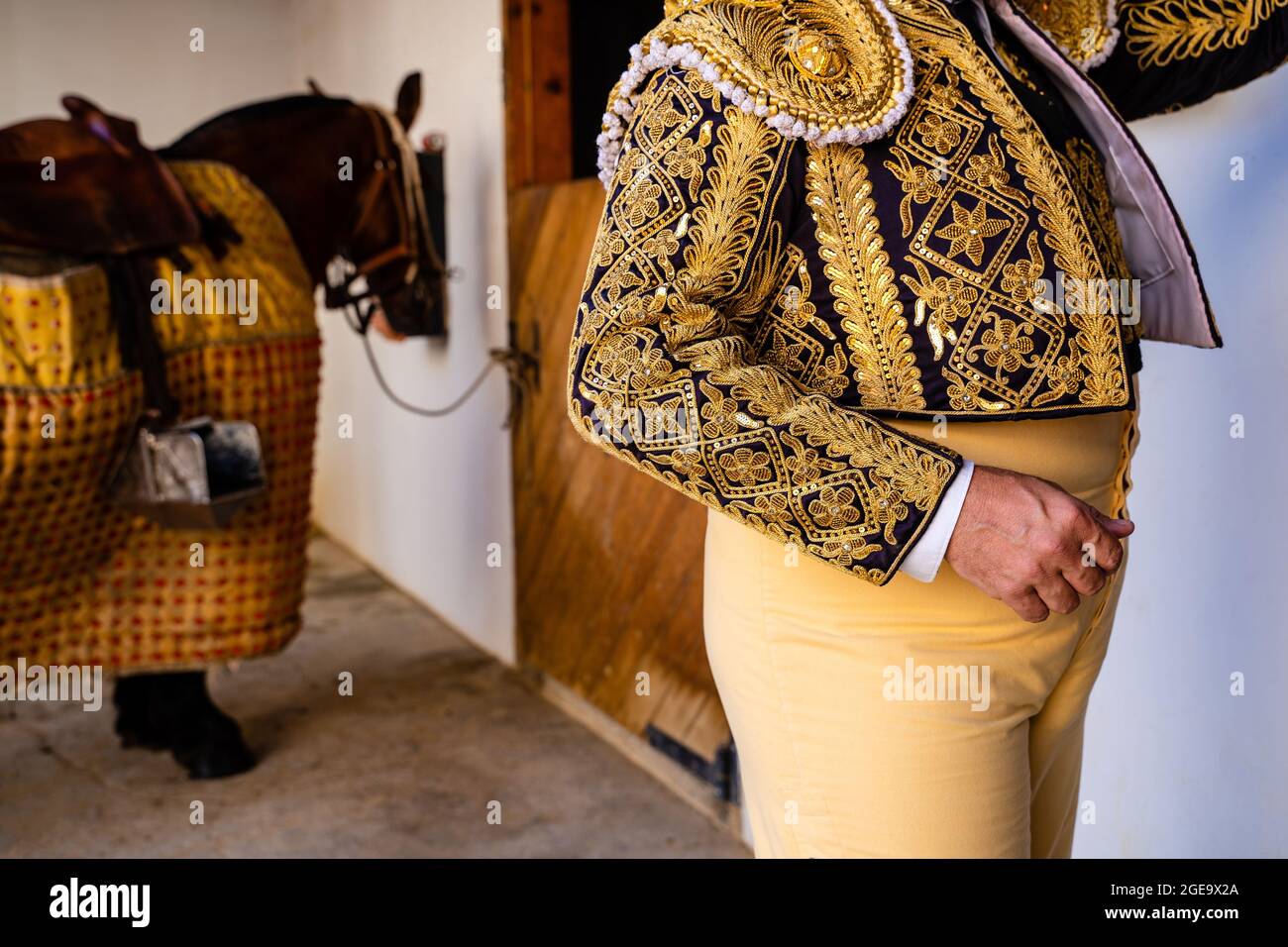 Torero outfit -Fotos und -Bildmaterial in hoher Auflösung – Alamy