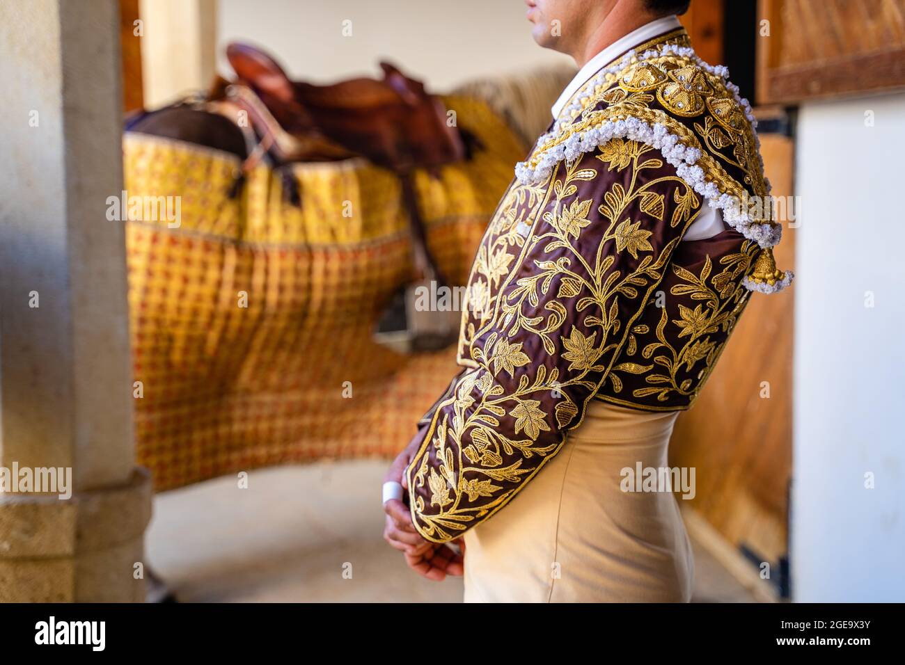 Torero outfit -Fotos und -Bildmaterial in hoher Auflösung – Alamy