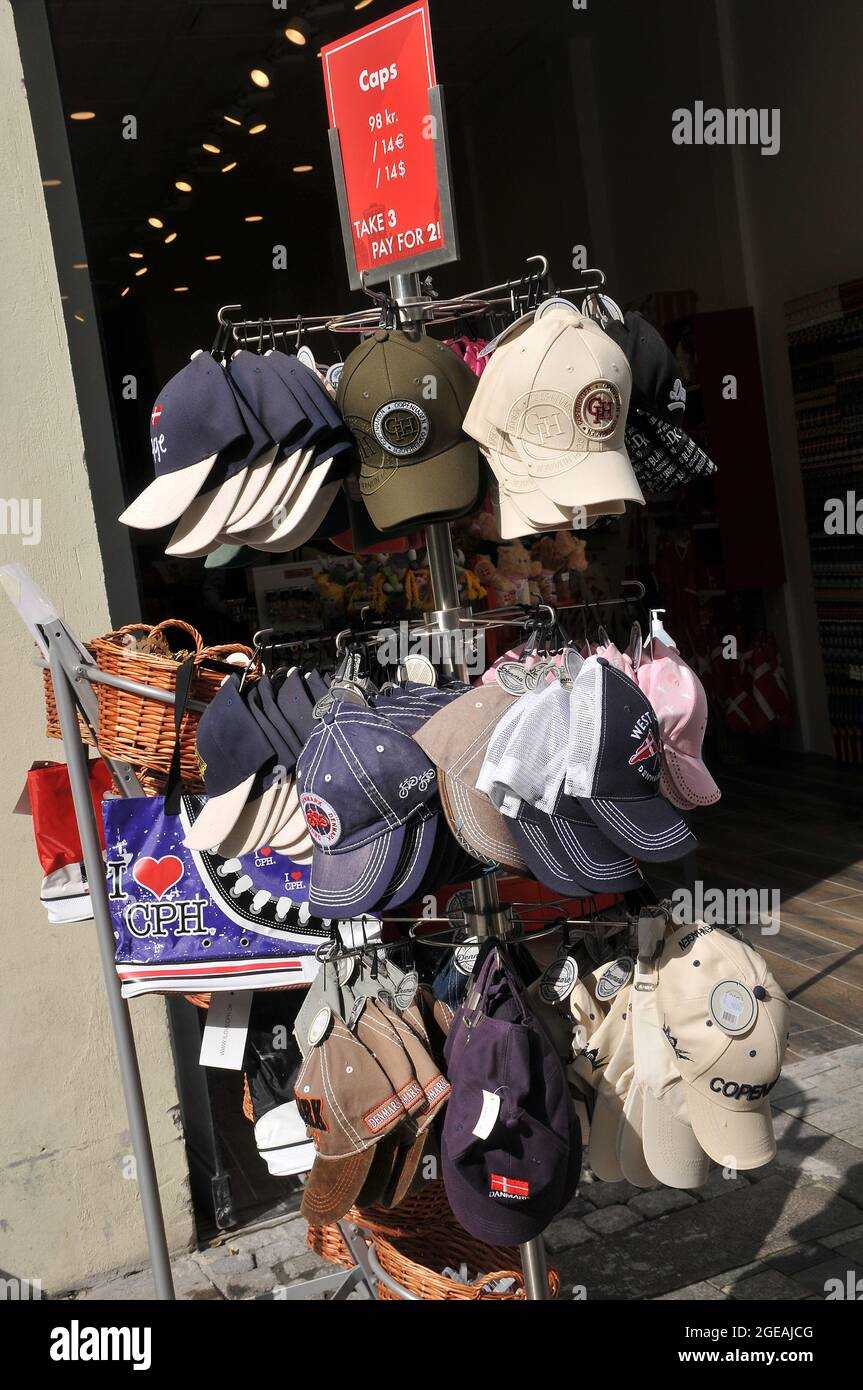 Souvenir shop copenhagen denmark -Fotos und -Bildmaterial in hoher ...