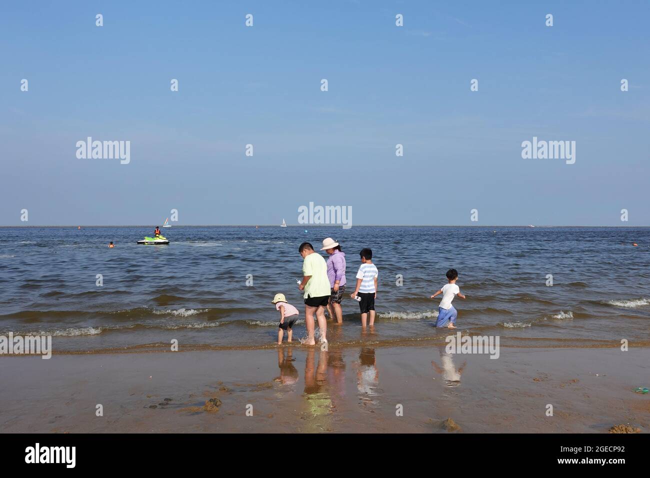 Lebensstil kinder urlaub strand sommer -Fotos und -Bildmaterial in ...