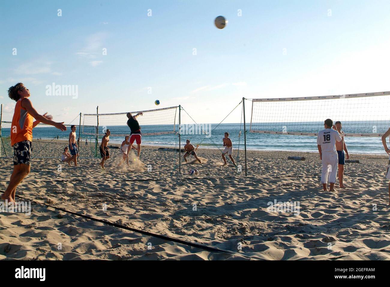 Beachvolleyball am strand Stockfotos und -bilder Kaufen - Alamy