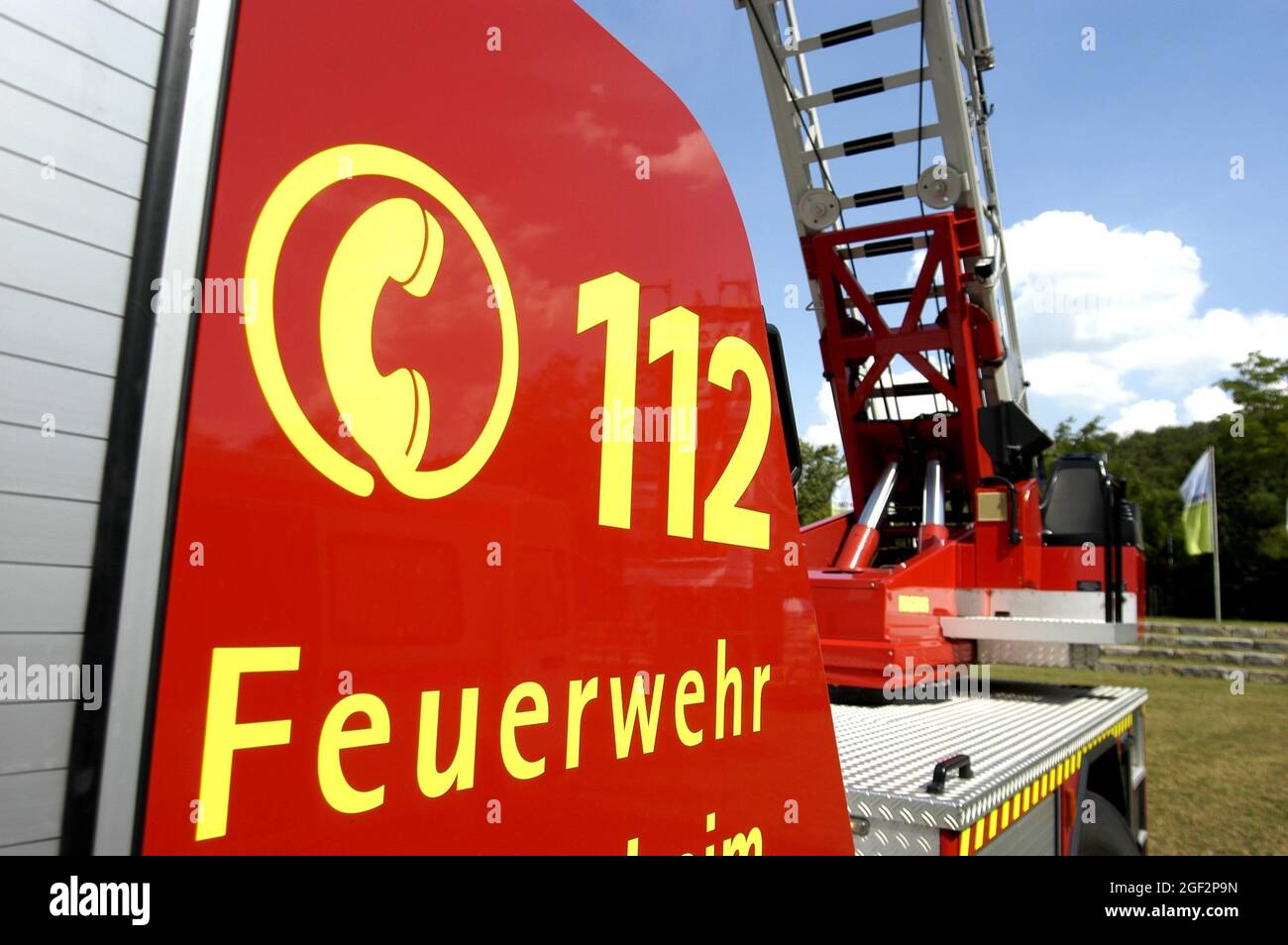Notrufnummer horizontal -Fotos und -Bildmaterial in hoher Auflösung – Alamy