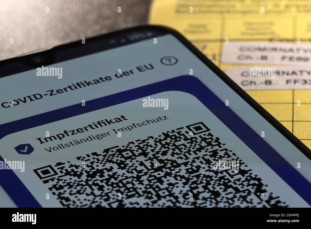 Comirnaty sticker -Fotos und -Bildmaterial in hoher Auflösung – Alamy