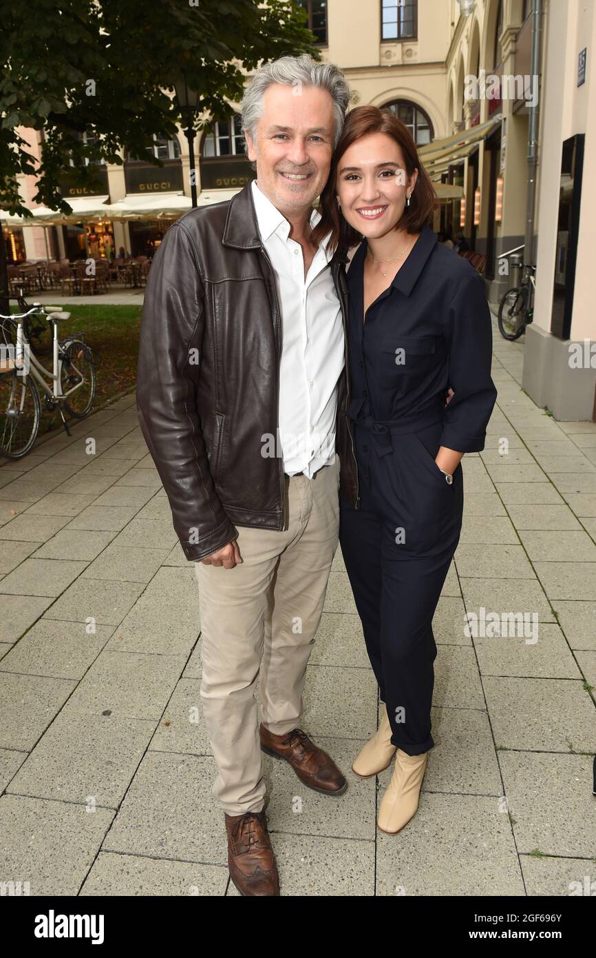 München, Deutschland. August 2021. Der Schauspieler Timothy Peach zeigt ...