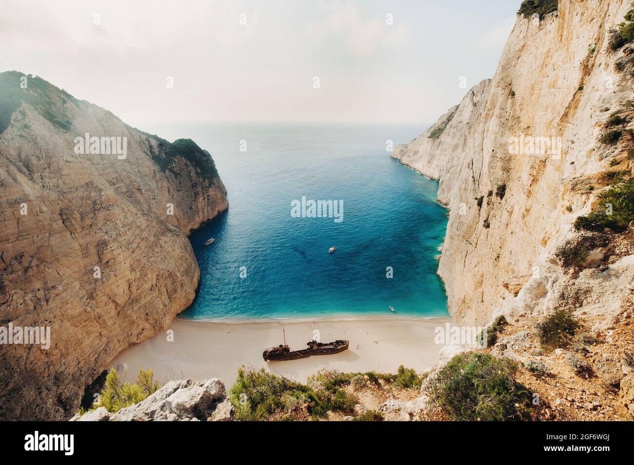 Ansicht von navagio bay von oben -Fotos und -Bildmaterial in hoher Auflösung – Alamy