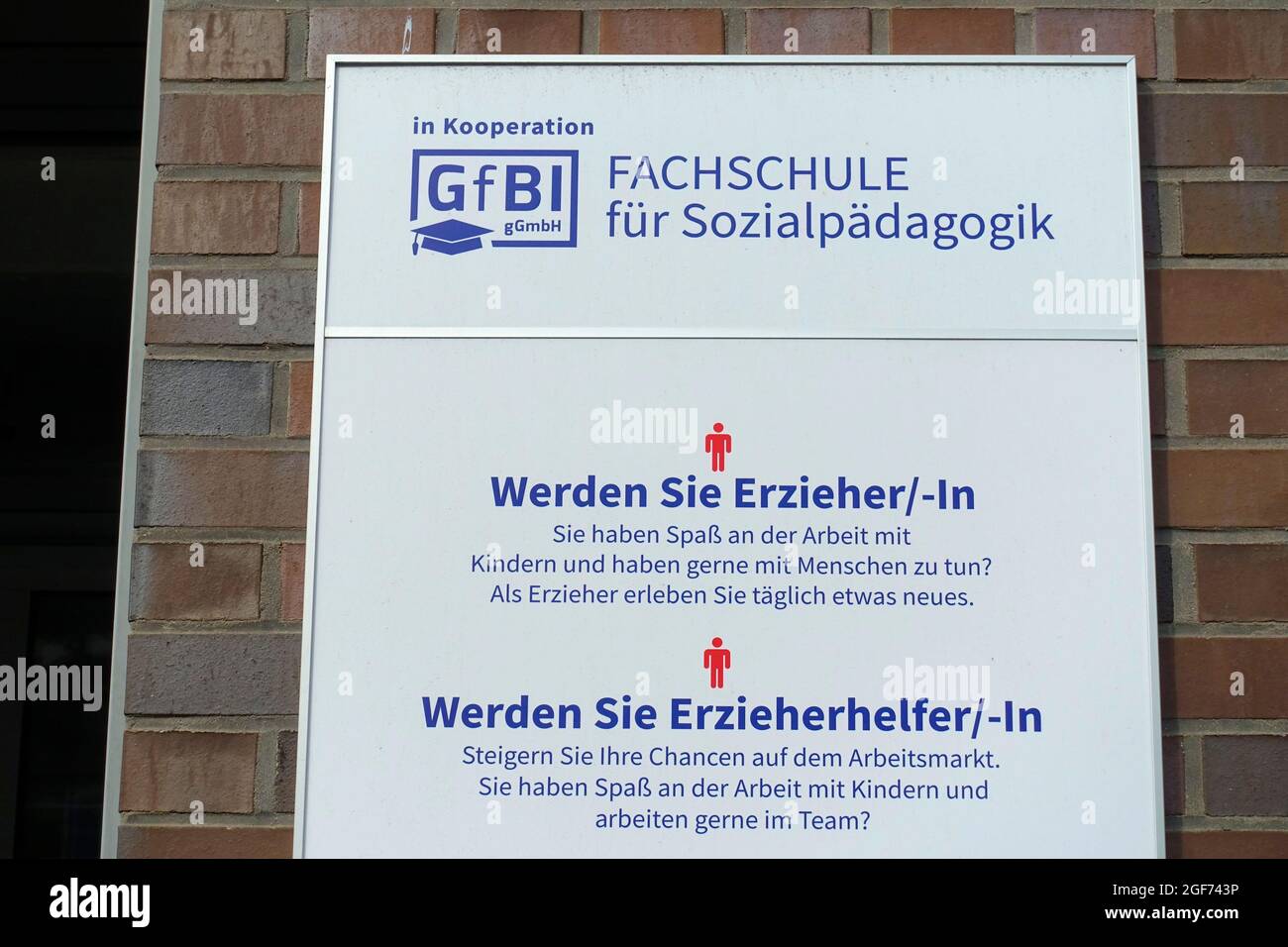 Logo logos schools school -Fotos und -Bildmaterial in hoher Auflösung ...