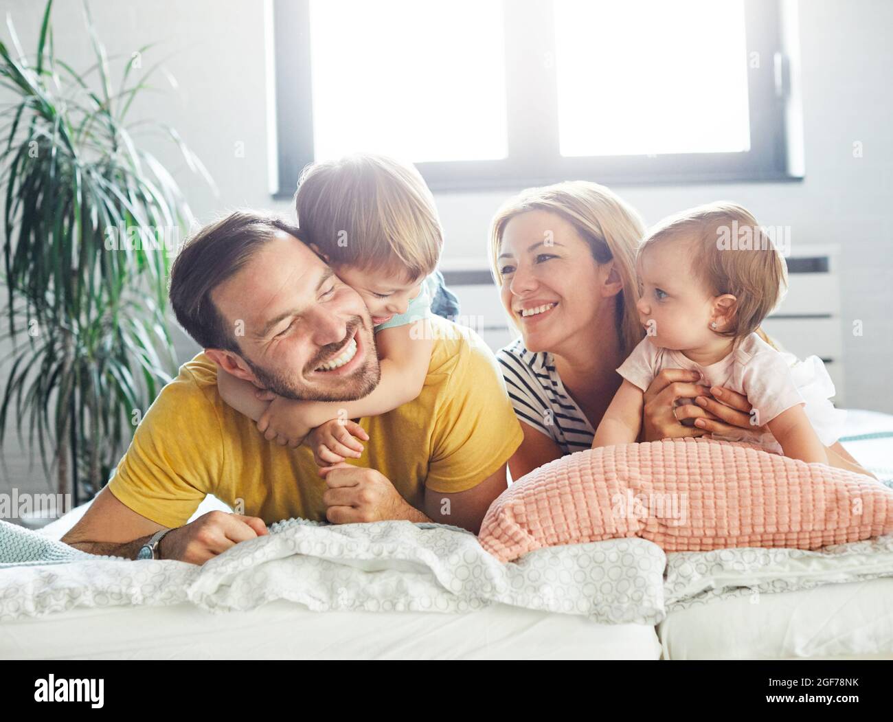 Familie mutter vater sohn tochter schwester bruder -Fotos und ...