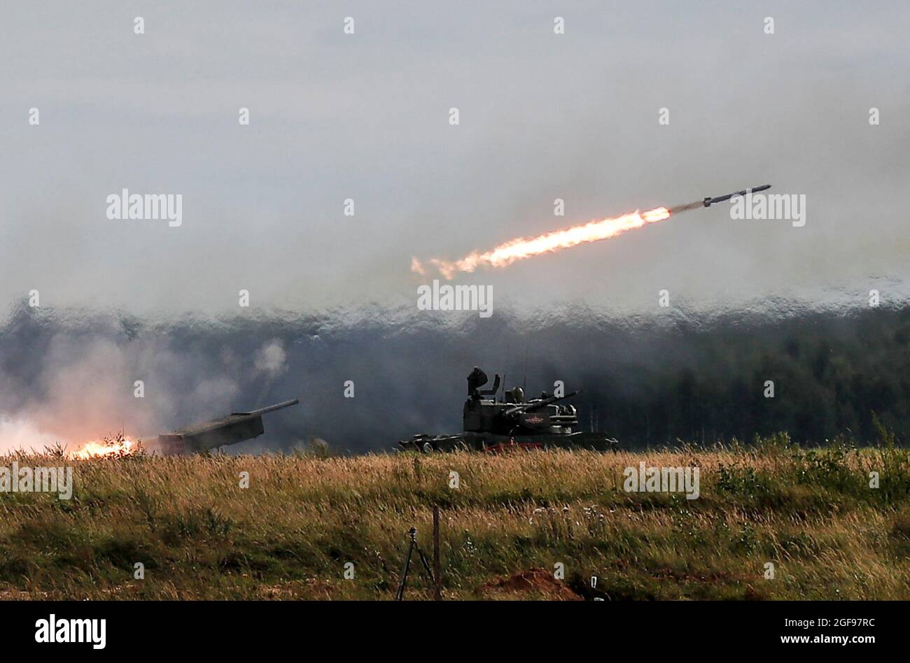 Multi raketen startsystem -Fotos und -Bildmaterial in hoher Auflösung ...
