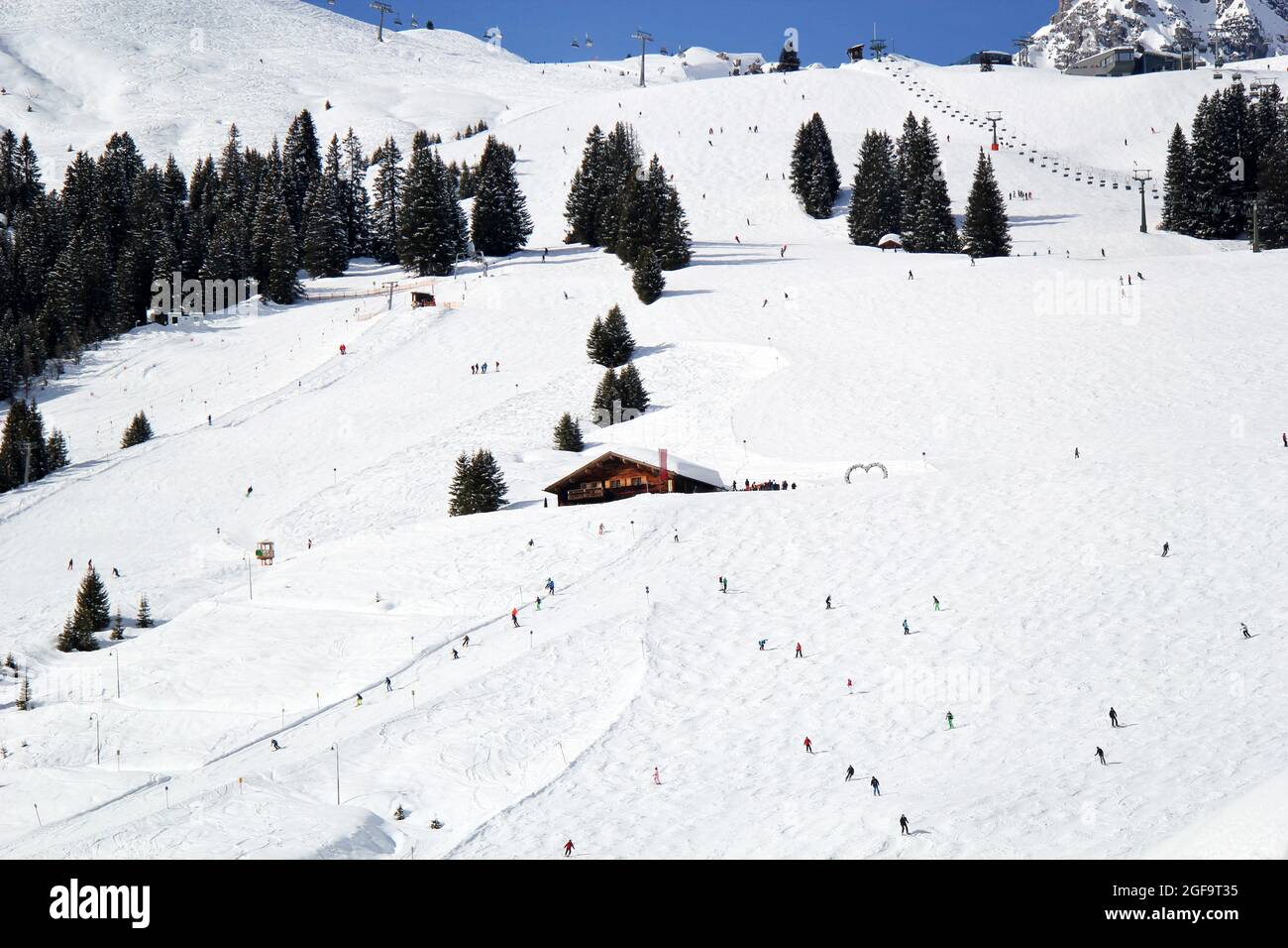Skiurlaub in lech -Fotos und -Bildmaterial in hoher Auflösung – Alamy