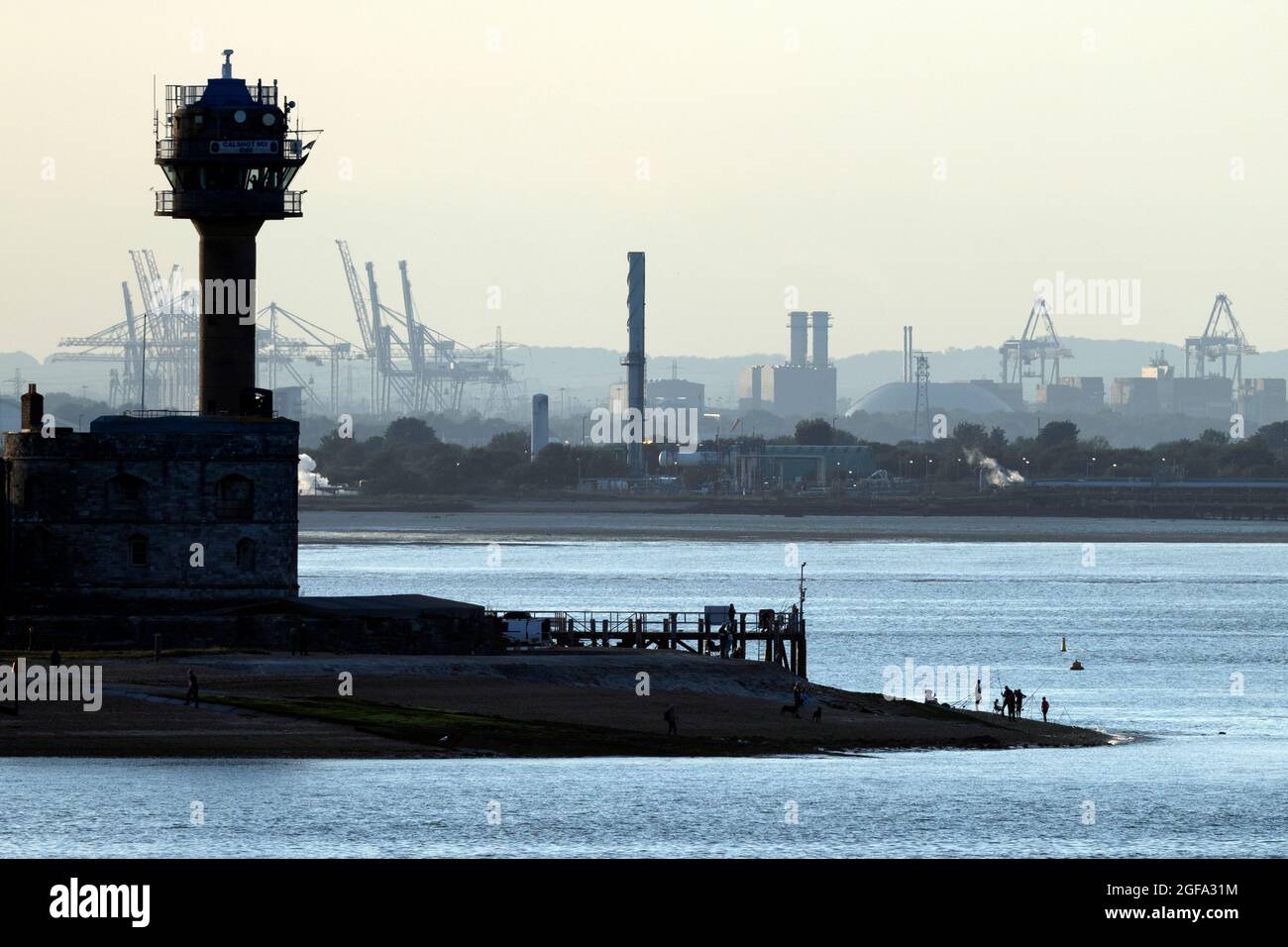 Southampton pier dockt hafen an -Fotos und -Bildmaterial in hoher ...