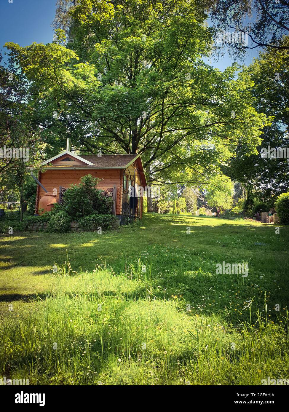 Romantischer garten -Fotos und -Bildmaterial in hoher Auflösung – Alamy