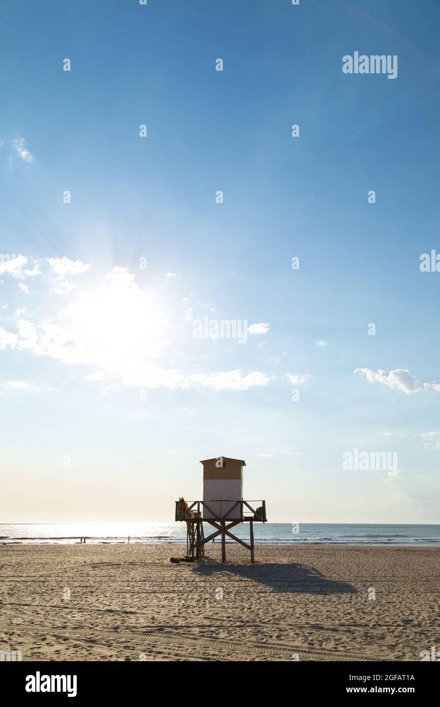 Strahlende sonne am strand -Fotos und -Bildmaterial in hoher Auflösung ...