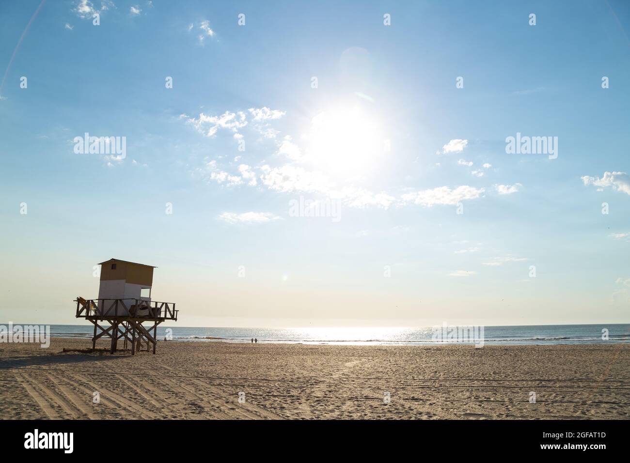 Strahlende sonne am strand -Fotos und -Bildmaterial in hoher Auflösung ...