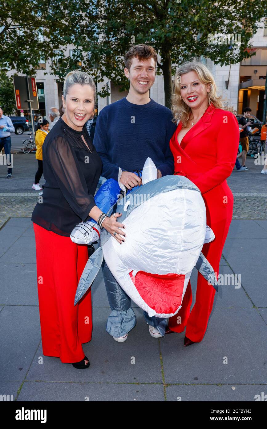 Berlin, Deutschland. August 2021. Michaela Schaffrath (l.) und Eva ...
