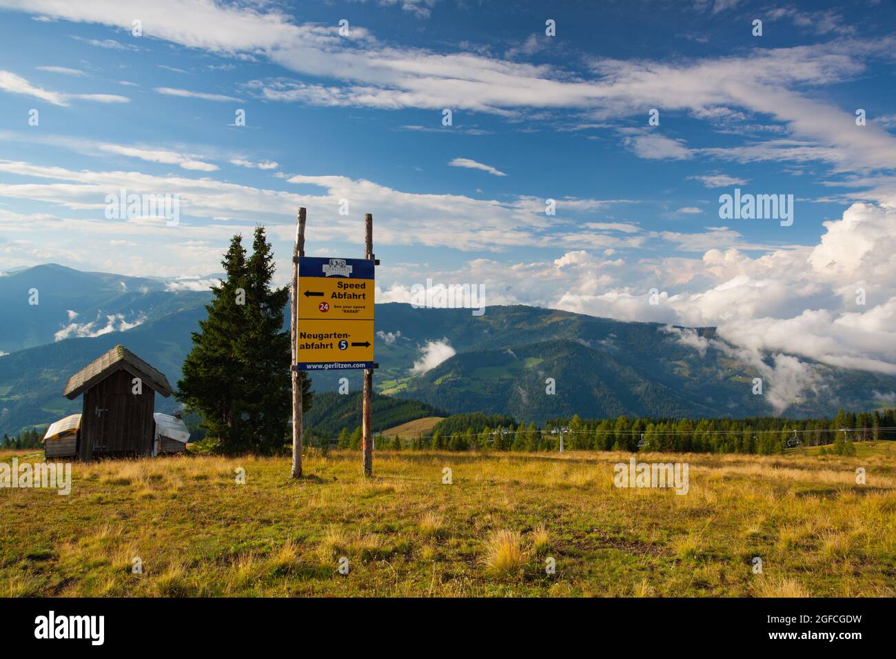 Skipiste im sommer -Fotos und -Bildmaterial in hoher Auflösung – Alamy