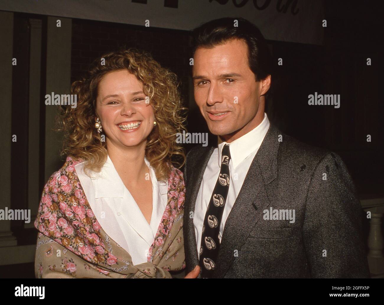 **DATEI FOTO** Michael Nader ist am 80 gestorben. Liza Morrow und ...