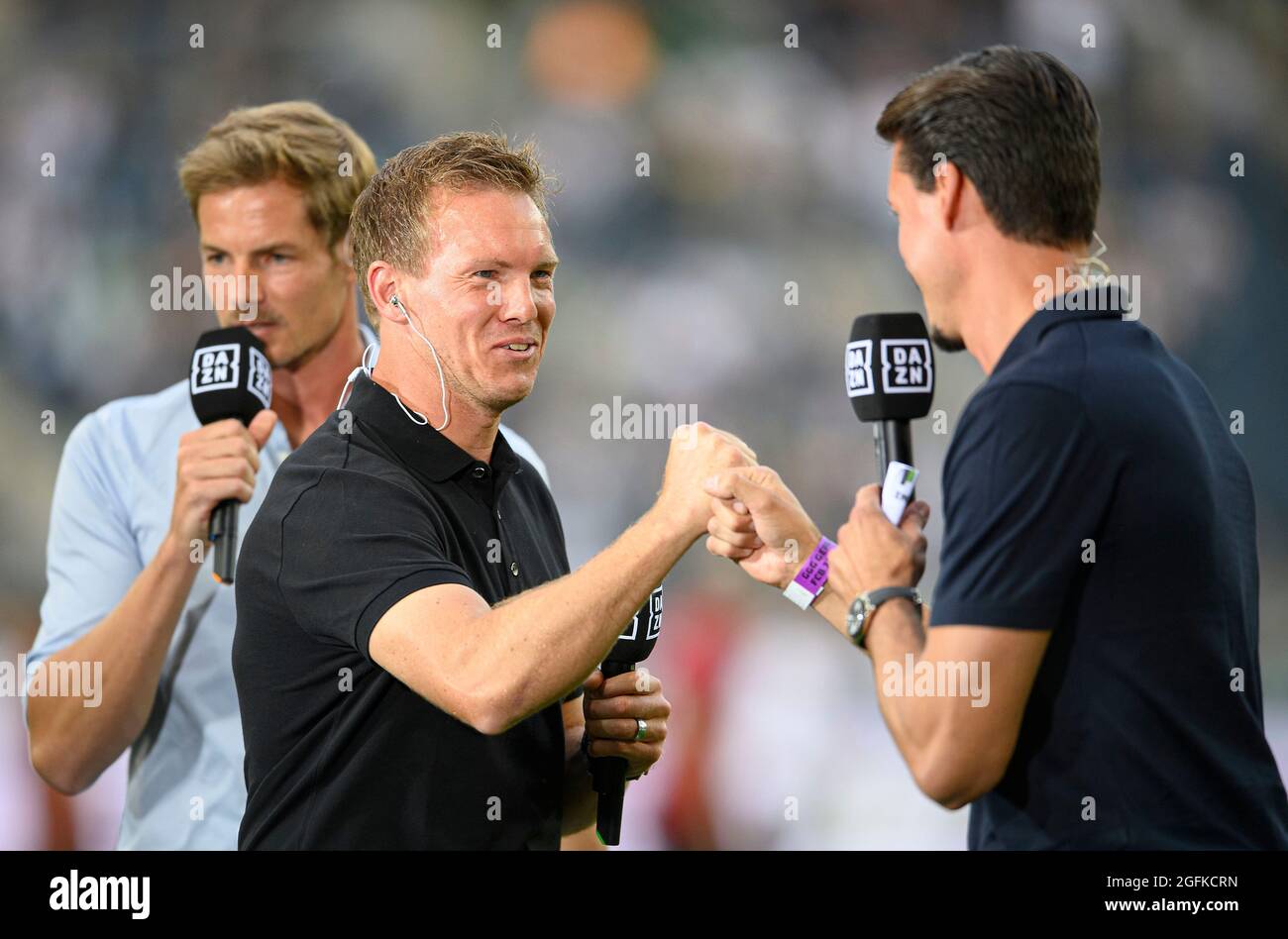 Von links nach rechts Alex SCHLUETER (SchlÃ ter), DAZN TV ...