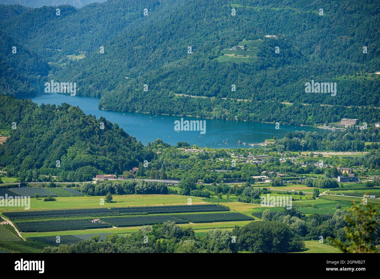 Lago di Levico Terme (Lago di Levico), berühmter Ferienort im Valsugana ...