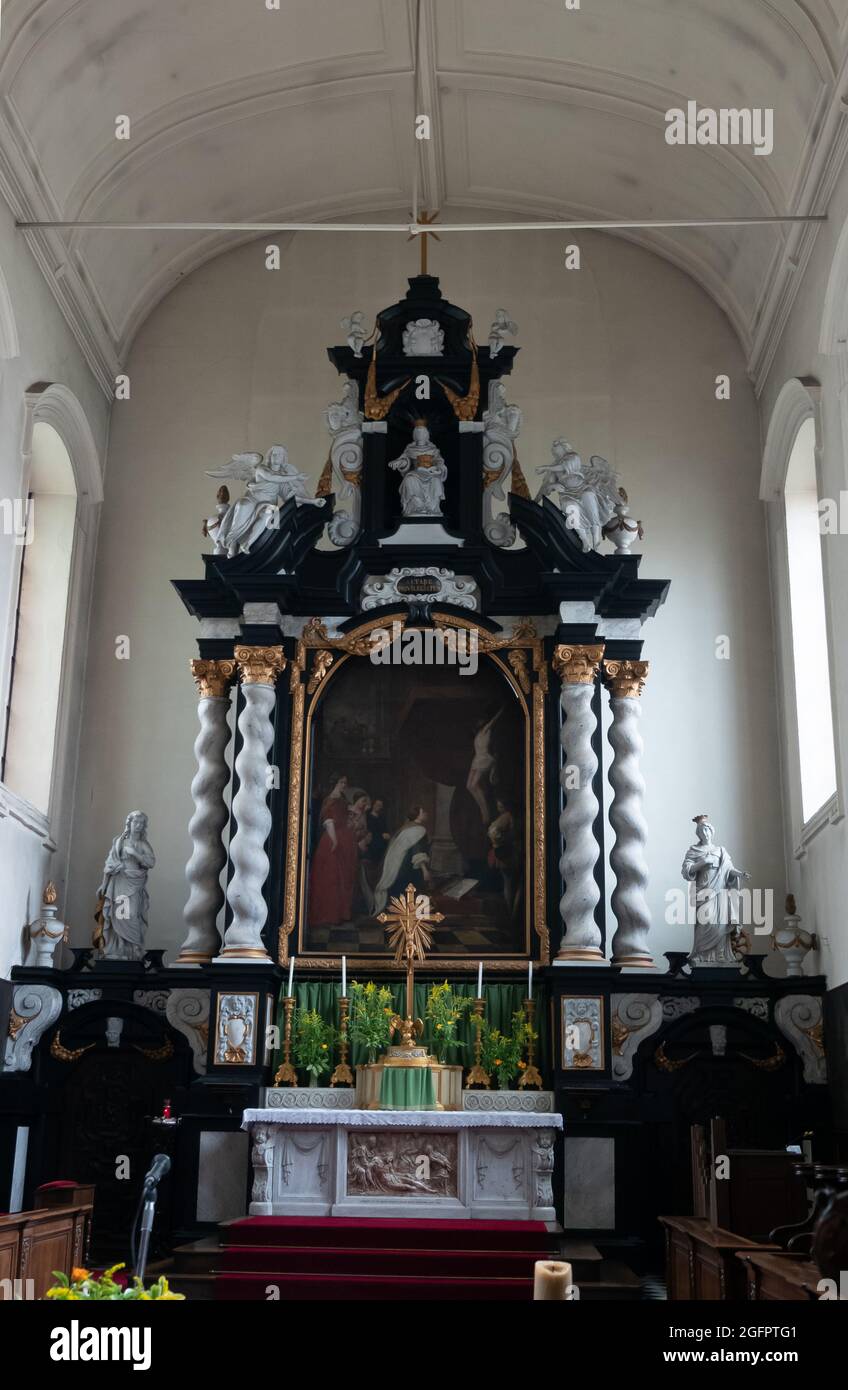 Brügge, Flandern, Belgien - 4. August 2021: Beguinage-Kirche ...