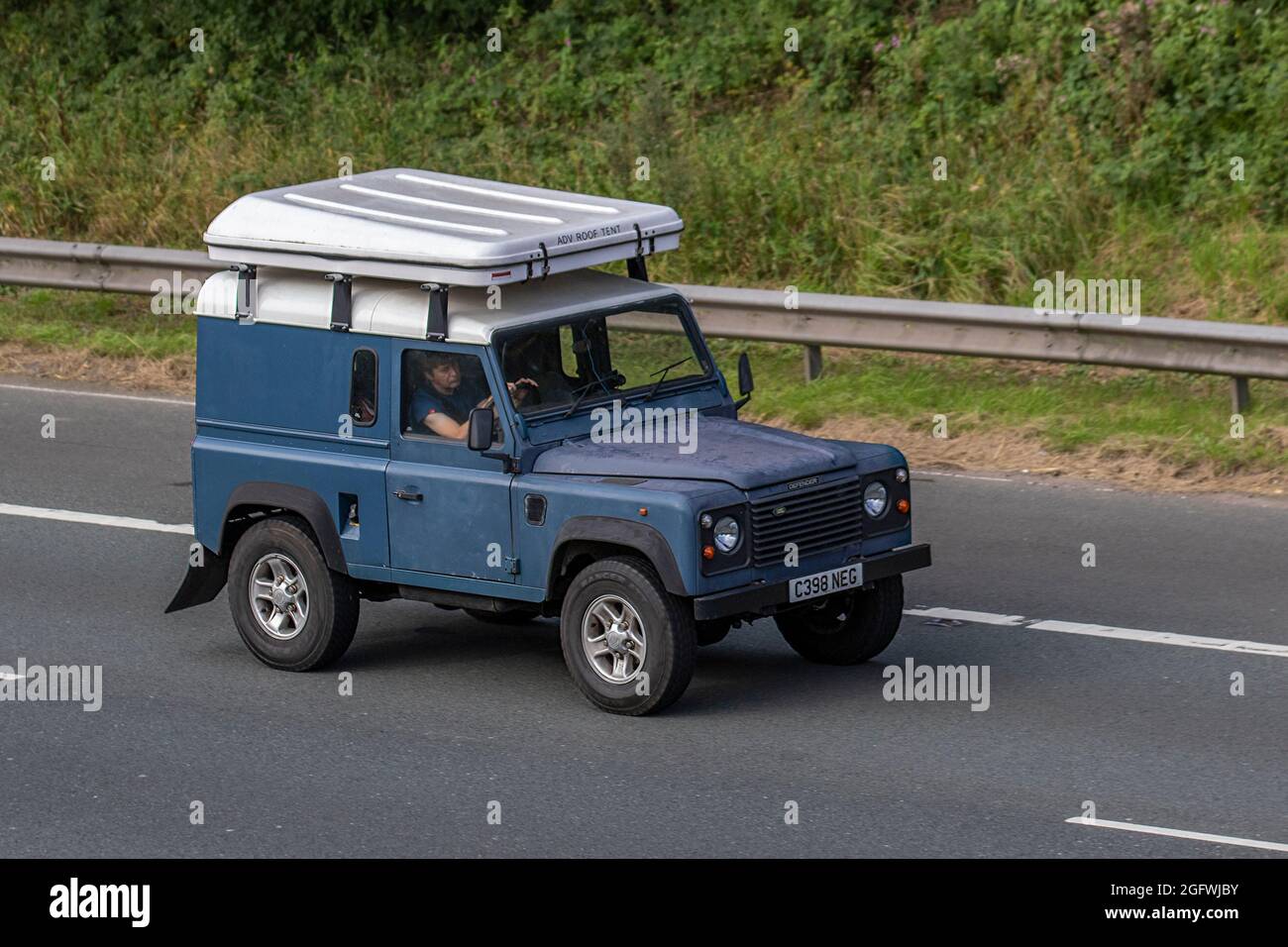 Land Rover Defender Oldtimer Der 1980er Jahre Stockfotos und -bilder ...