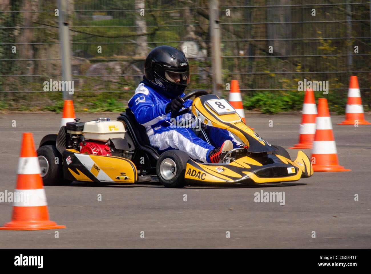 Junior go kart -Fotos und -Bildmaterial in hoher Auflösung – Alamy