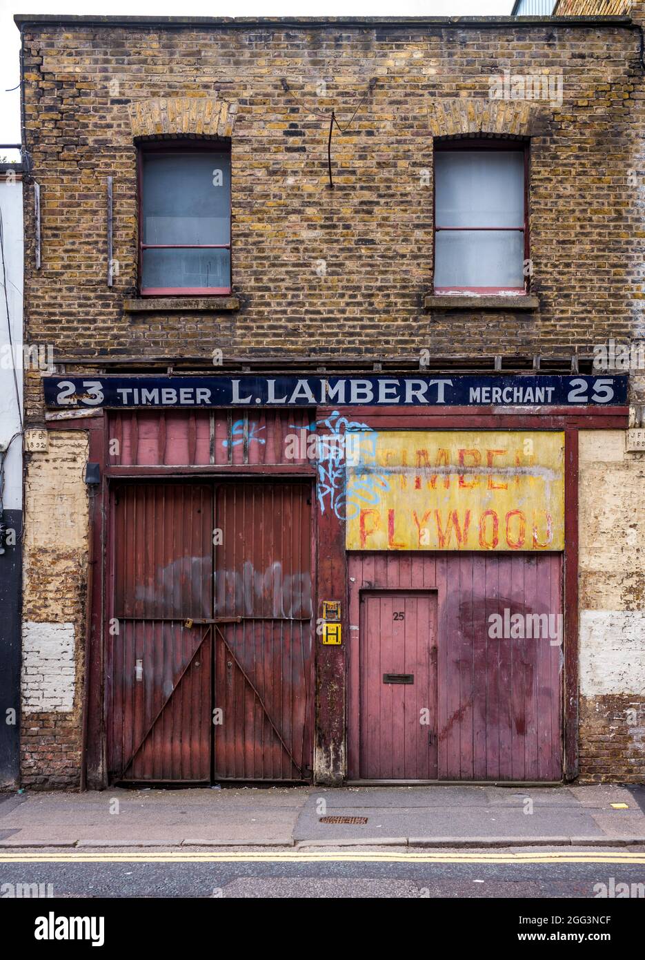 Old shop front -Fotos und -Bildmaterial in hoher Auflösung – Alamy