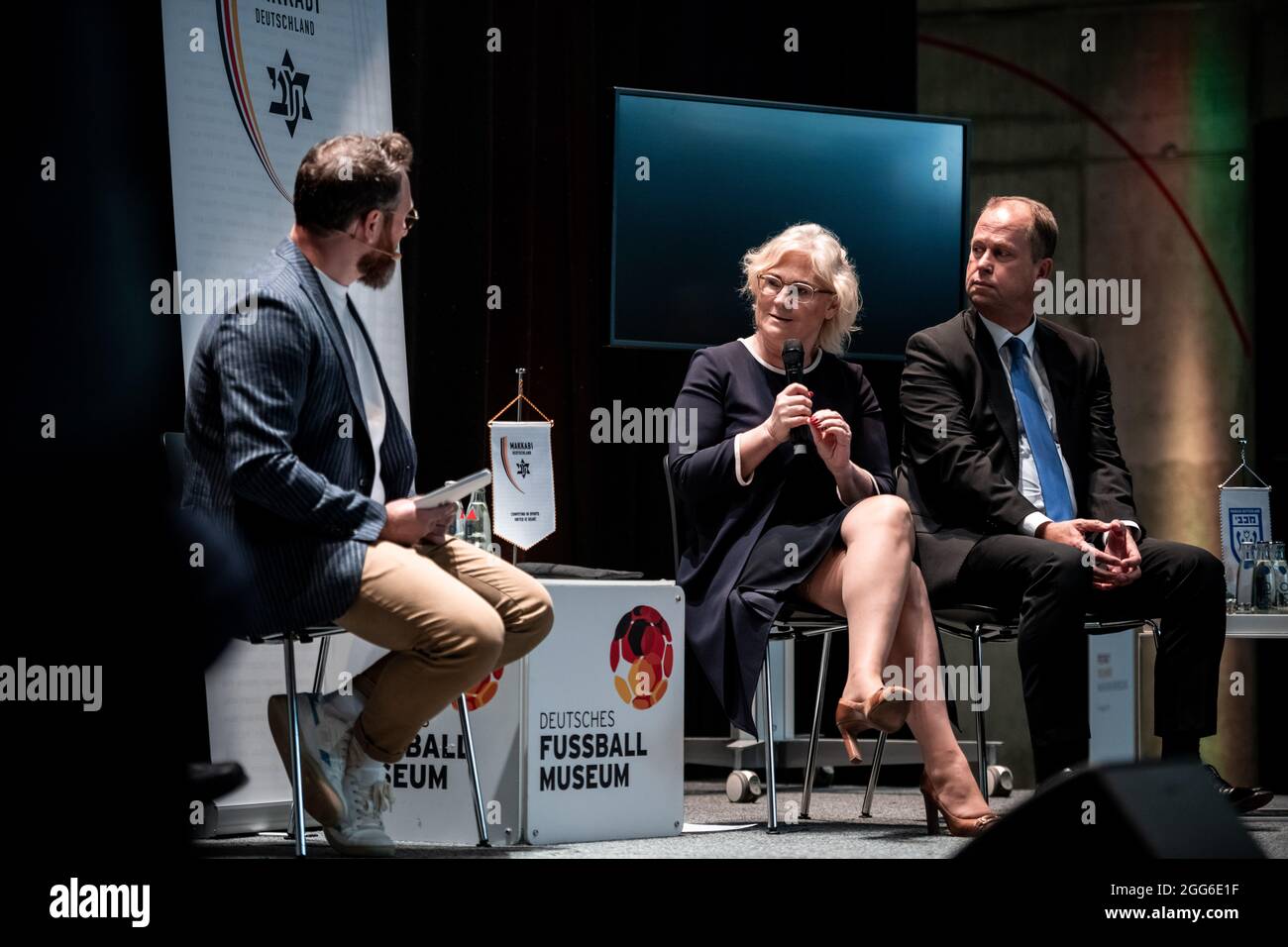 Dortmund, Deutschland. August 2021. Moderator Robert Hunke (l-r ...