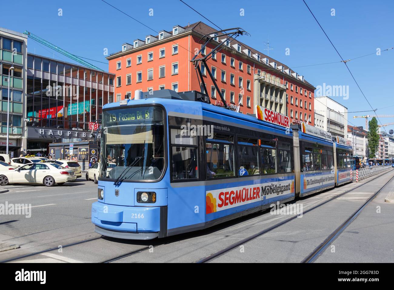 München, Deutschland - 1. Juni 2021: Straßenbahn Adtranz GT6N Stadtbahn ...