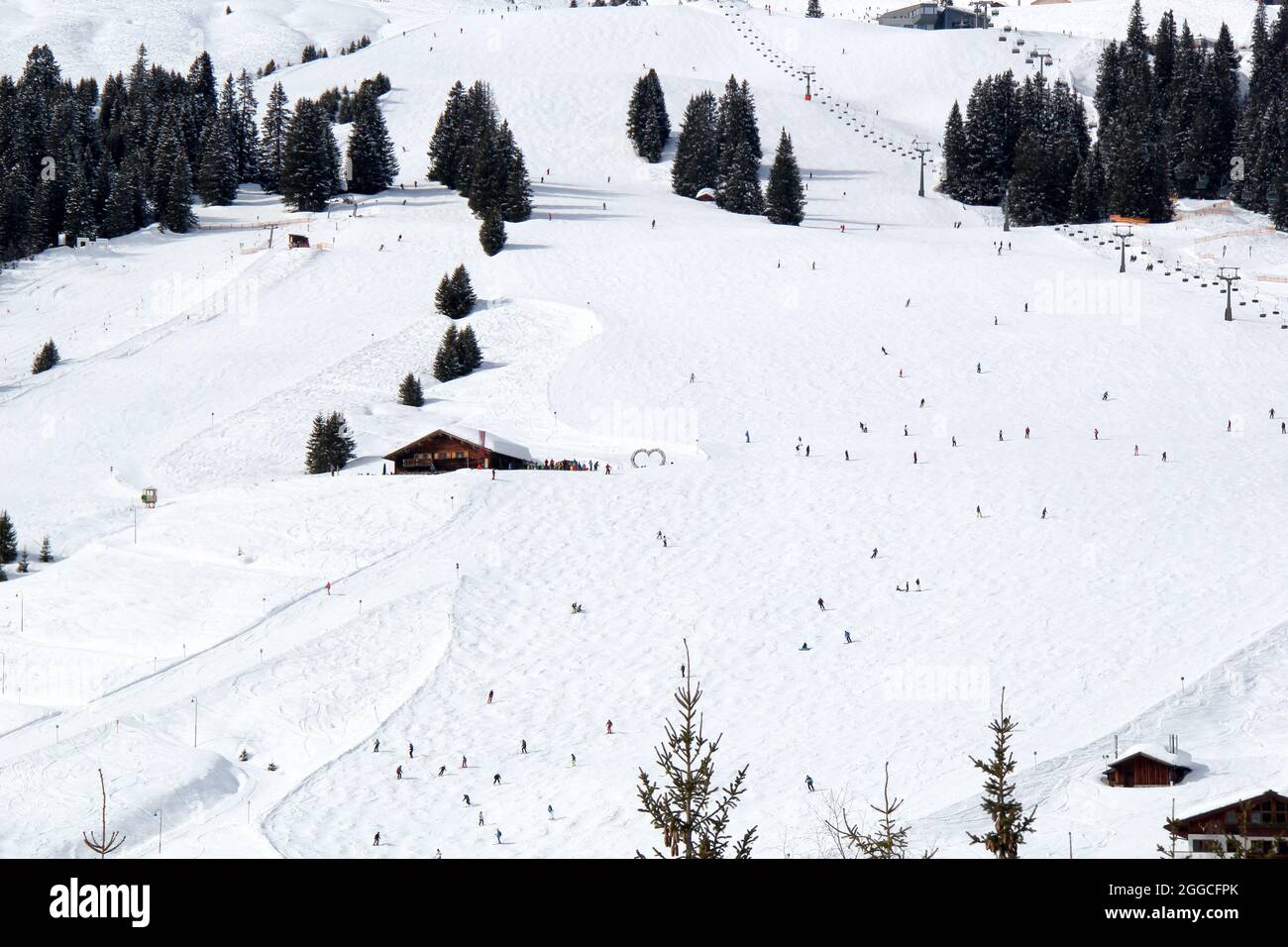 Skiurlaub in lech -Fotos und -Bildmaterial in hoher Auflösung – Alamy