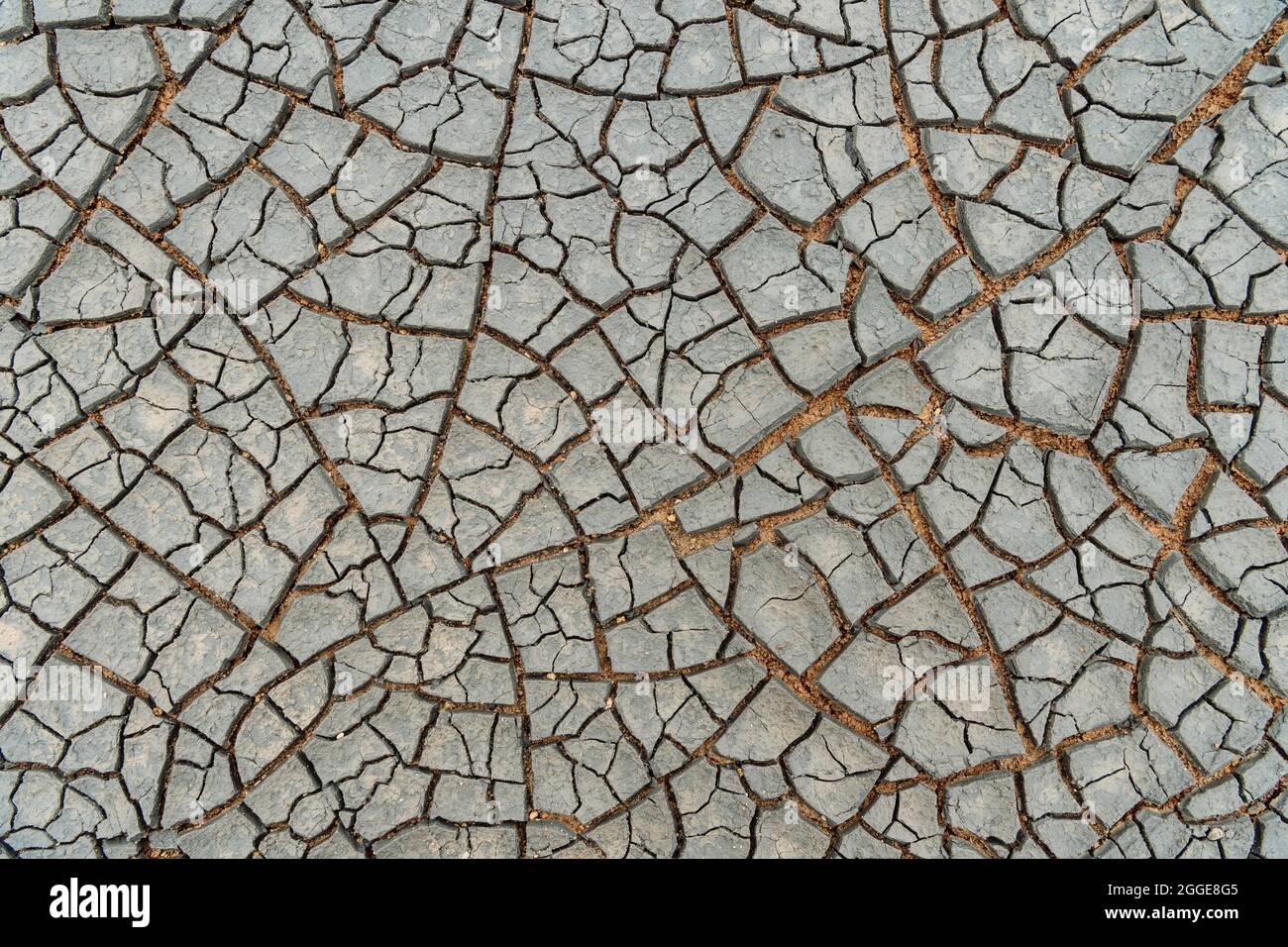 Risse im Tonboden bilden eine mosaikartige Struktur, Geothermie ...