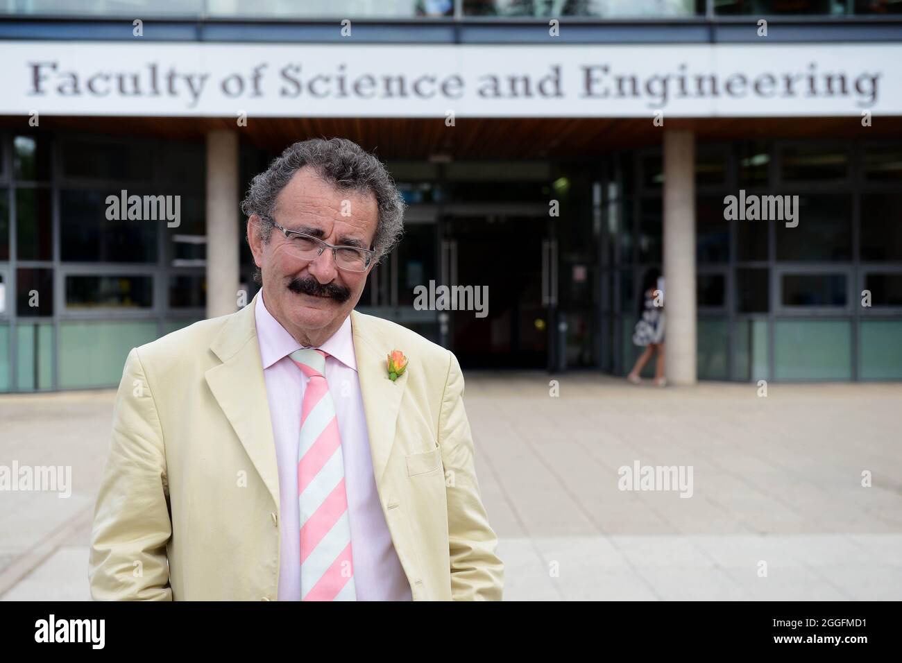 Professor robert winston -Fotos und -Bildmaterial in hoher Auflösung ...