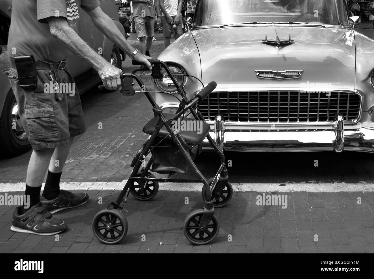 Mit ihrem oldtimer Schwarzweiß-Stockfotos und -bilder - Alamy