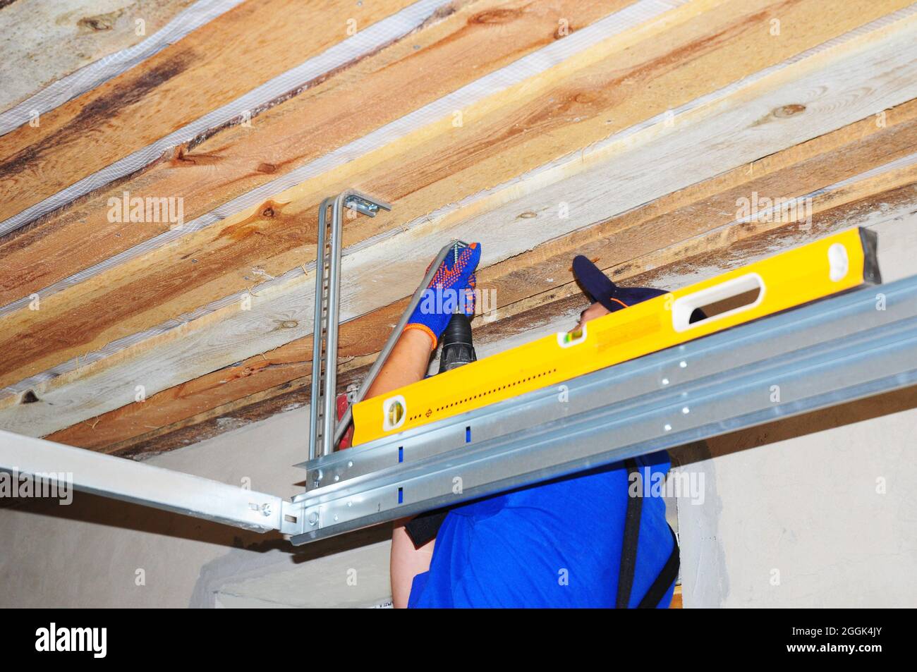 Garagentor isolierung -Fotos und -Bildmaterial in hoher Auflösung – Alamy