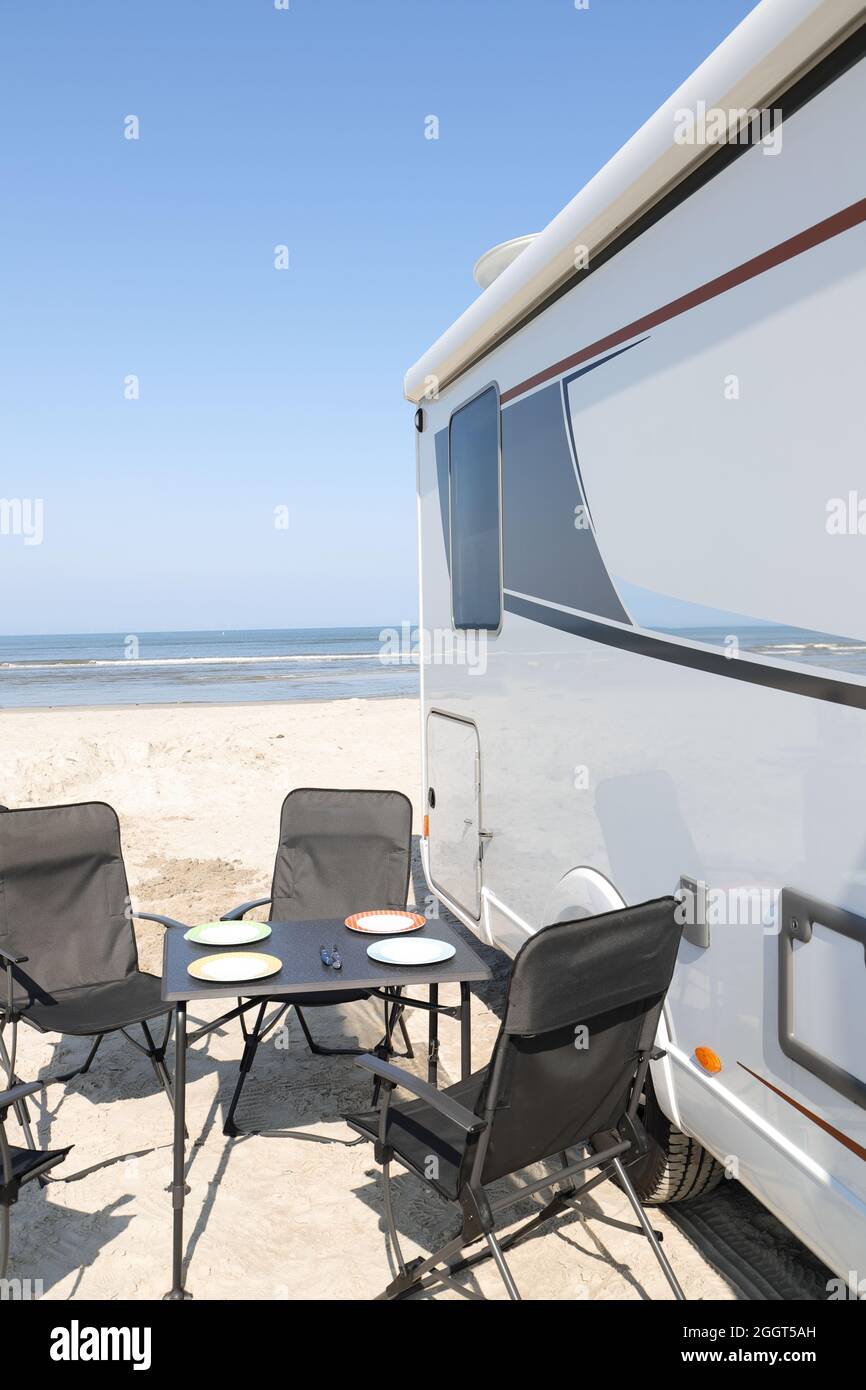 Wohnmobil Am Strand Stockfotos und -bilder Kaufen - Alamy