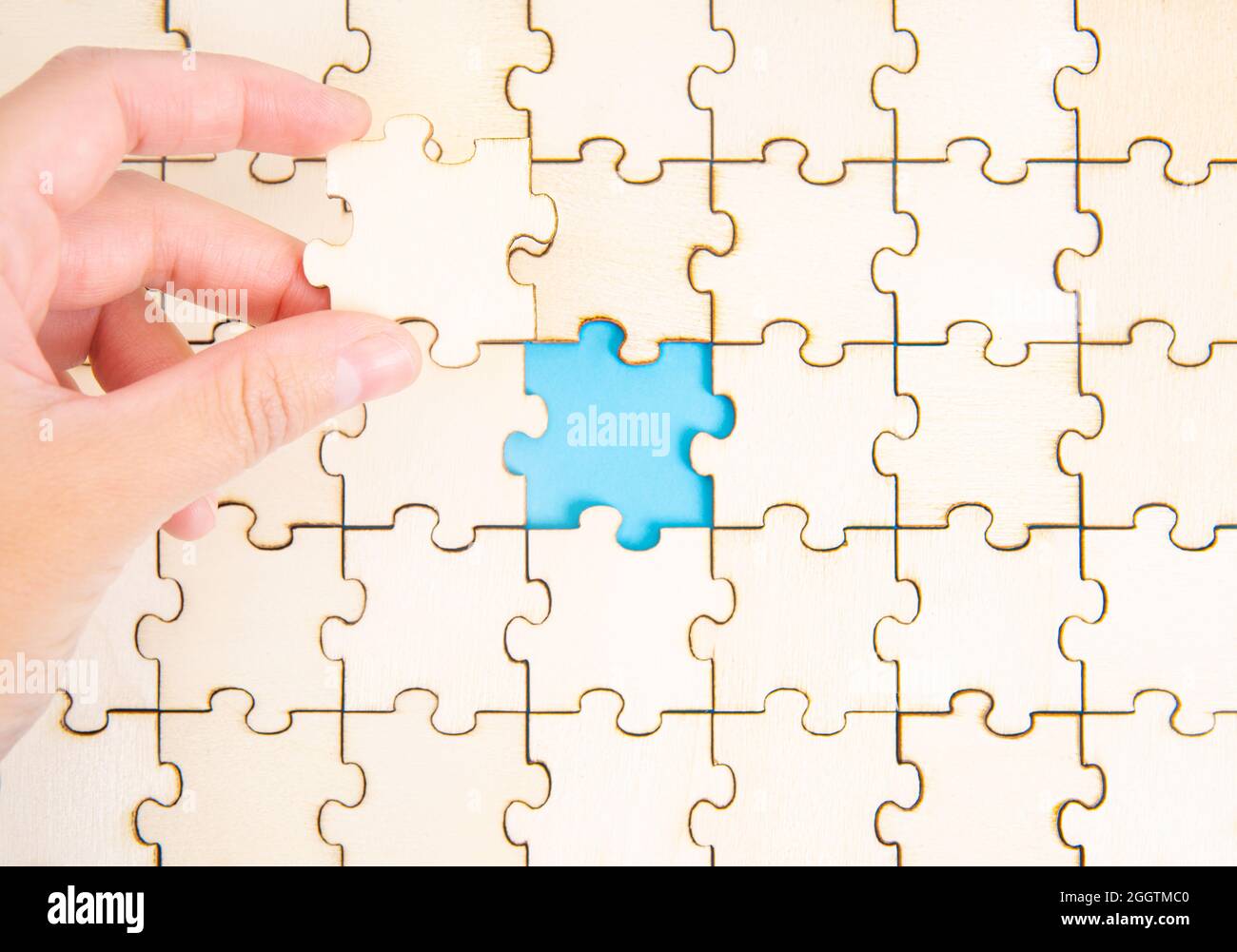 Ein puzzle bauen -Fotos und -Bildmaterial in hoher Auflösung – Alamy