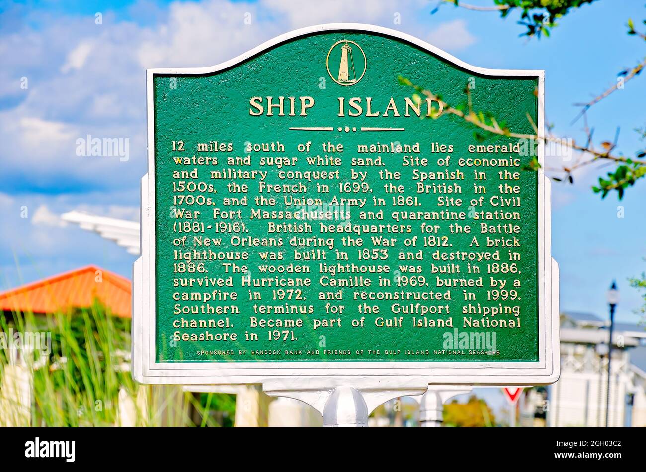 Eine historische Markierung erzählt die Geschichte von Ship Island am ...