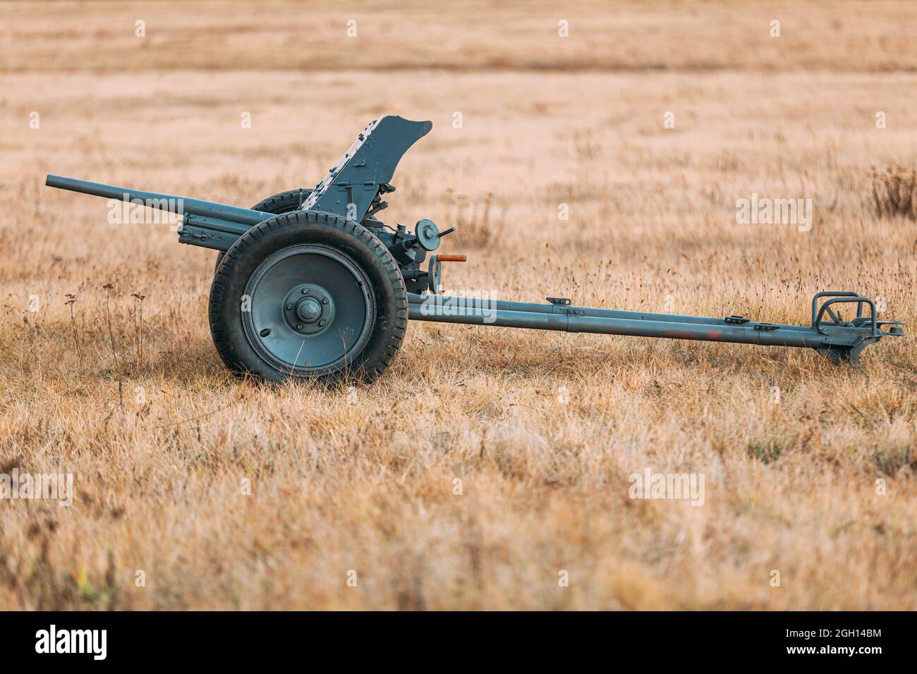 Deutsche Panzerabwehrkanone, die eine 3 abfeuerte. 7-Cm-Kalibergehäuse ...