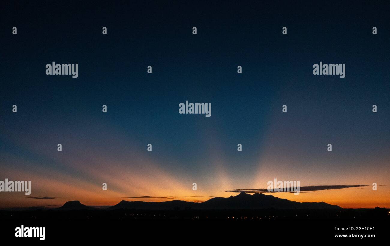 Gunung kubah nationalpark -Fotos und -Bildmaterial in hoher Auflösung ...