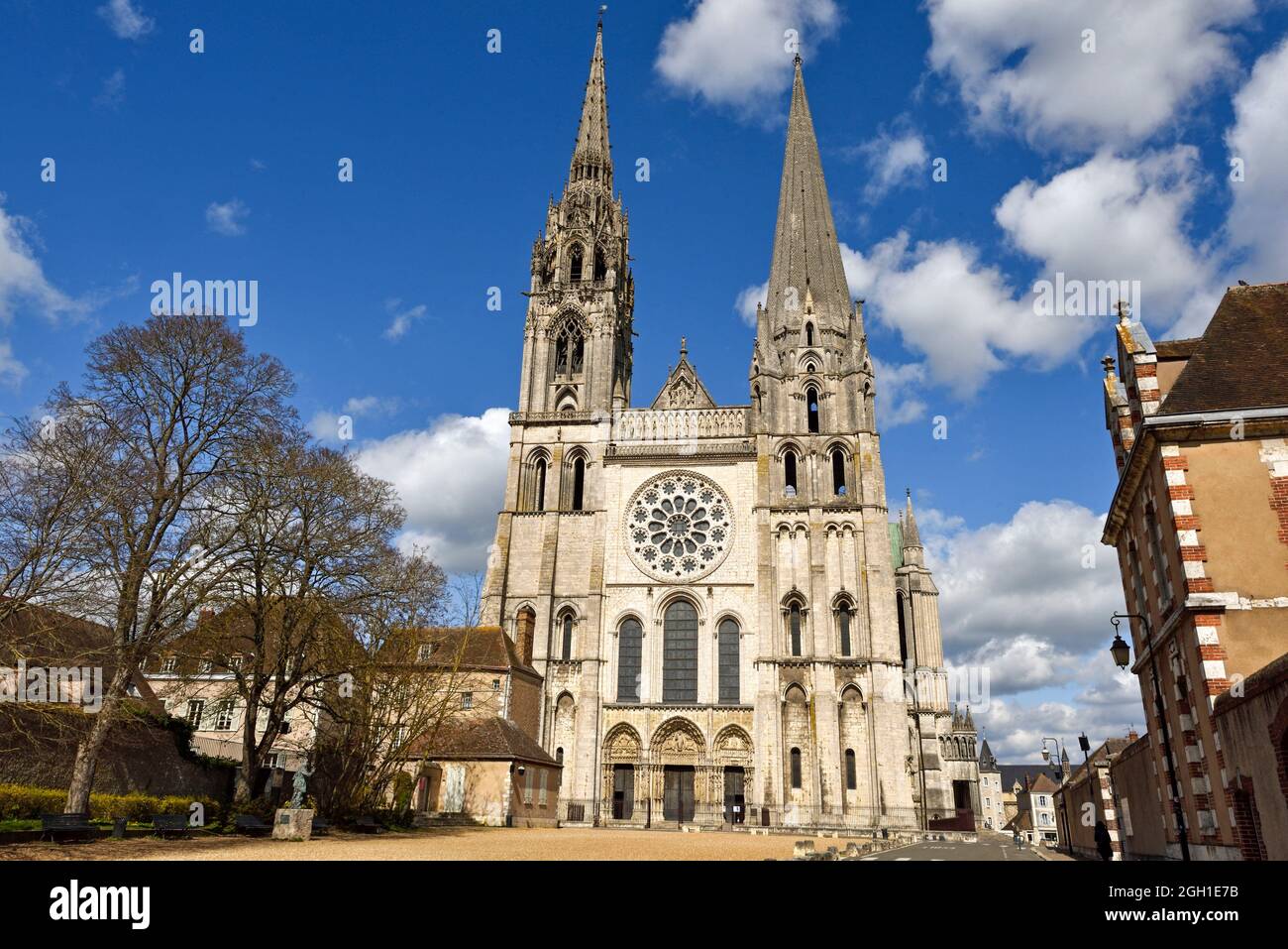 Parvis de la cathedrale -Fotos und -Bildmaterial in hoher Auflösung – Alamy