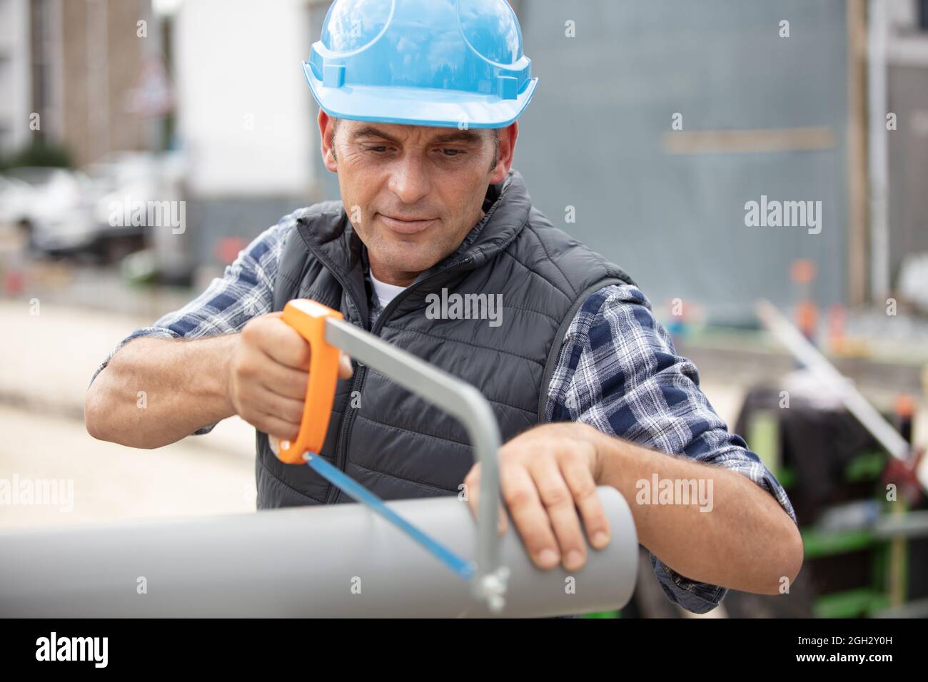 Pvc rohr schneiden -Fotos und -Bildmaterial in hoher Auflösung – Alamy