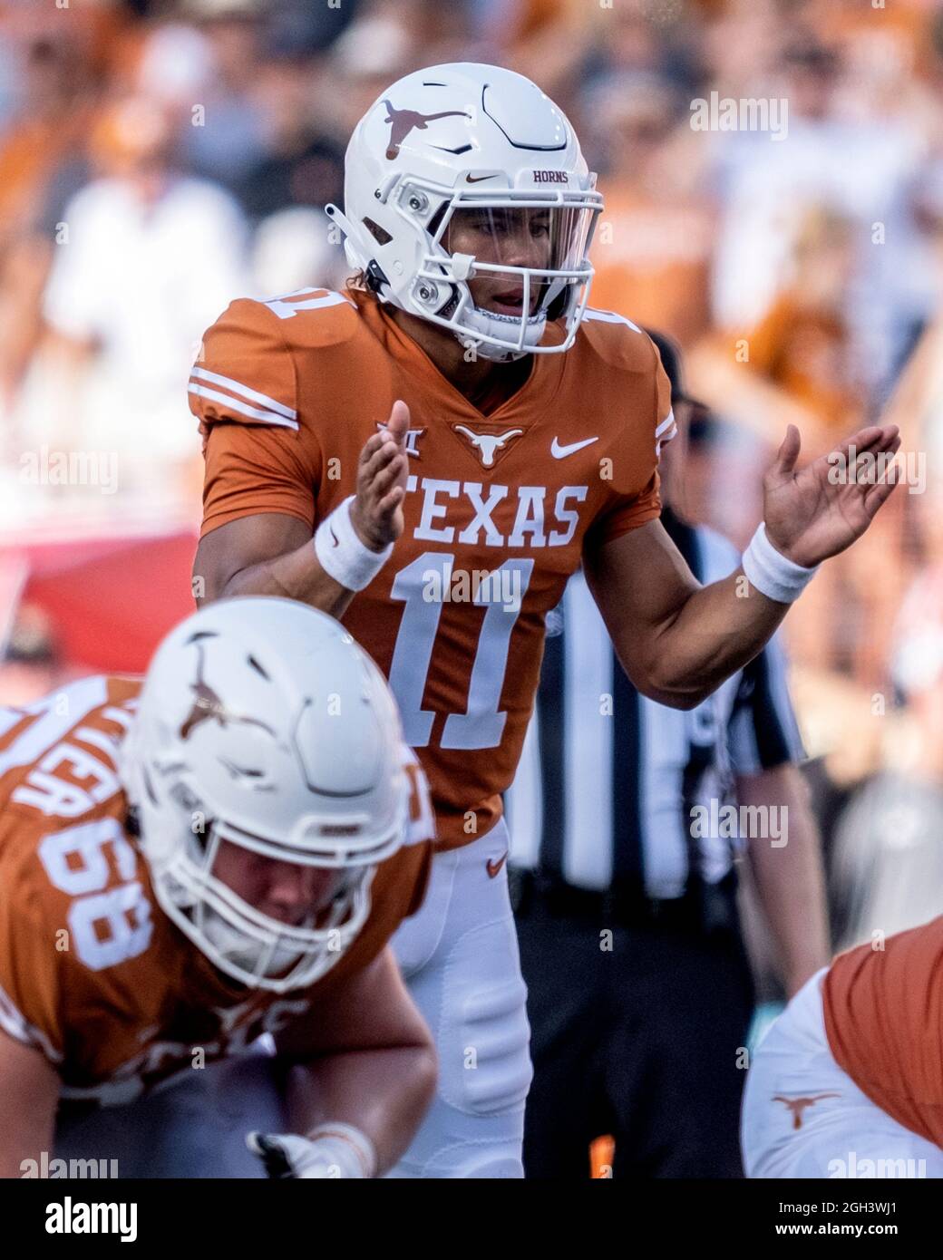 September 04. QB Casey Thompson #11 der Texas Longhorns in Aktion im ...
