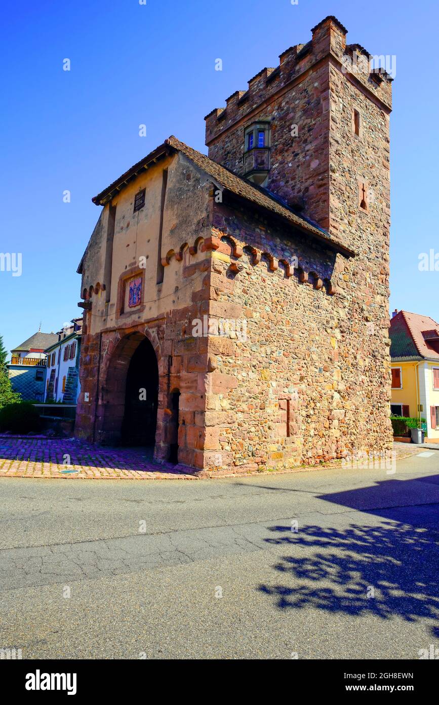Mittelalterliches stadttor -Fotos und -Bildmaterial in hoher Auflösung – Alamy