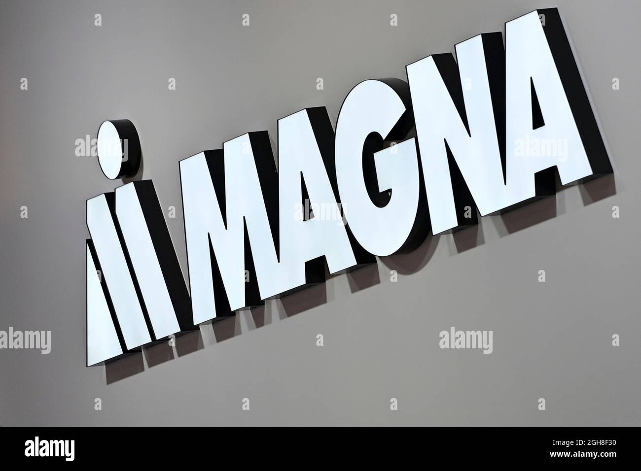 Magna logo -Fotos und -Bildmaterial in hoher Auflösung – Alamy