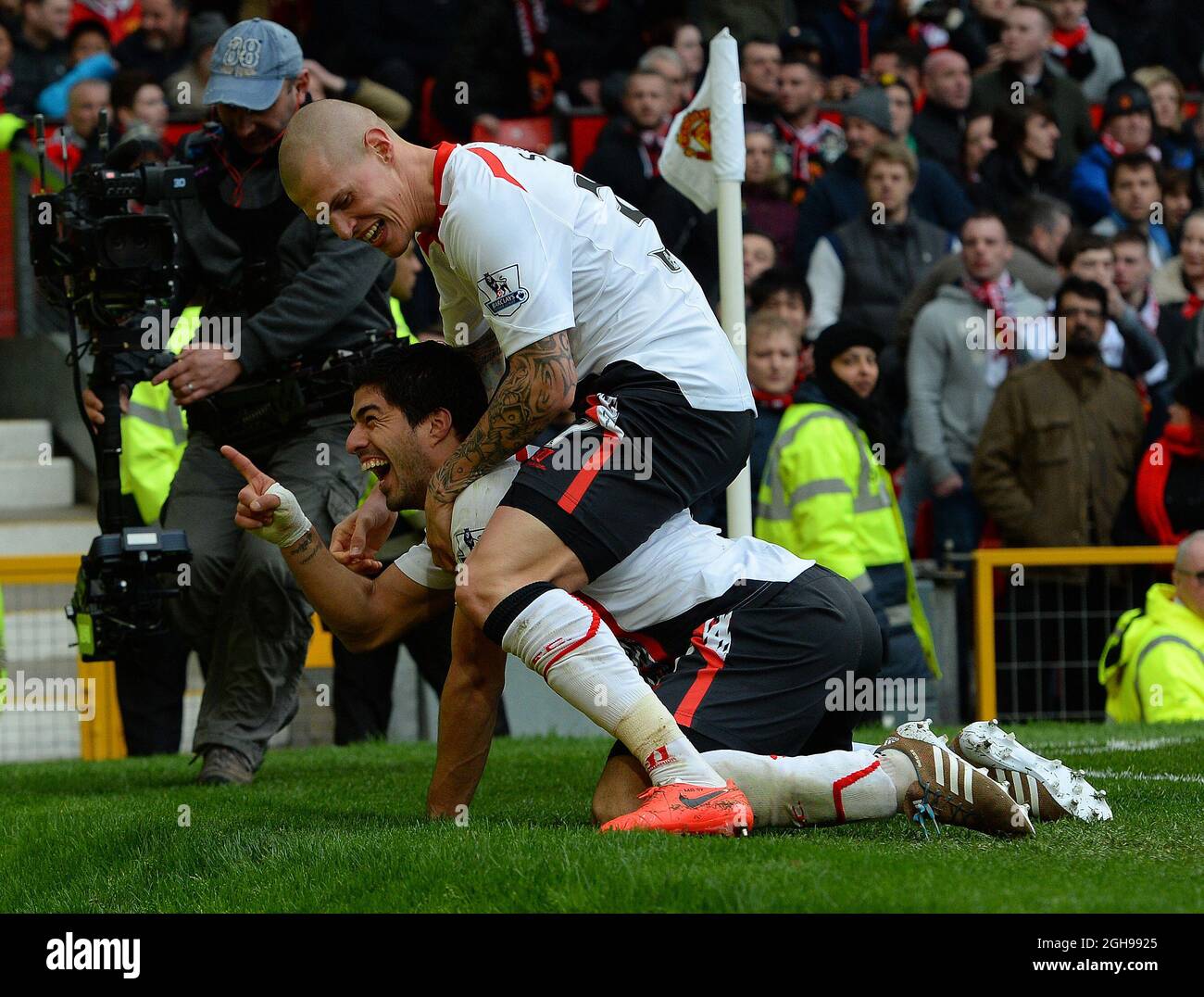 Luis Suarez von Liverpool feiert das dritte Tor beim Barclays Premier ...